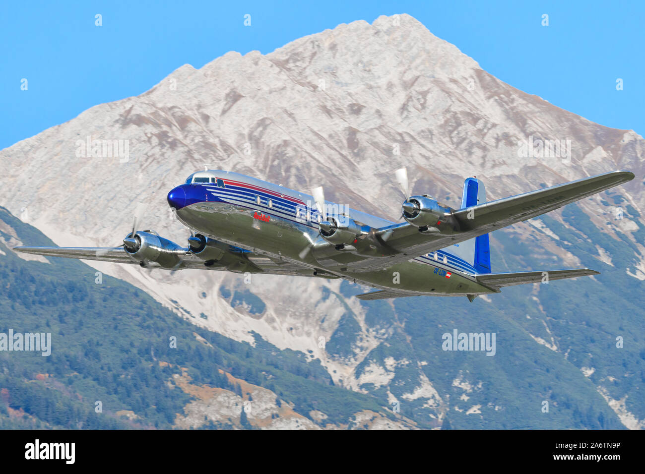 Douglas dc 6 aircraft hi-res stock photography and images - Alamy