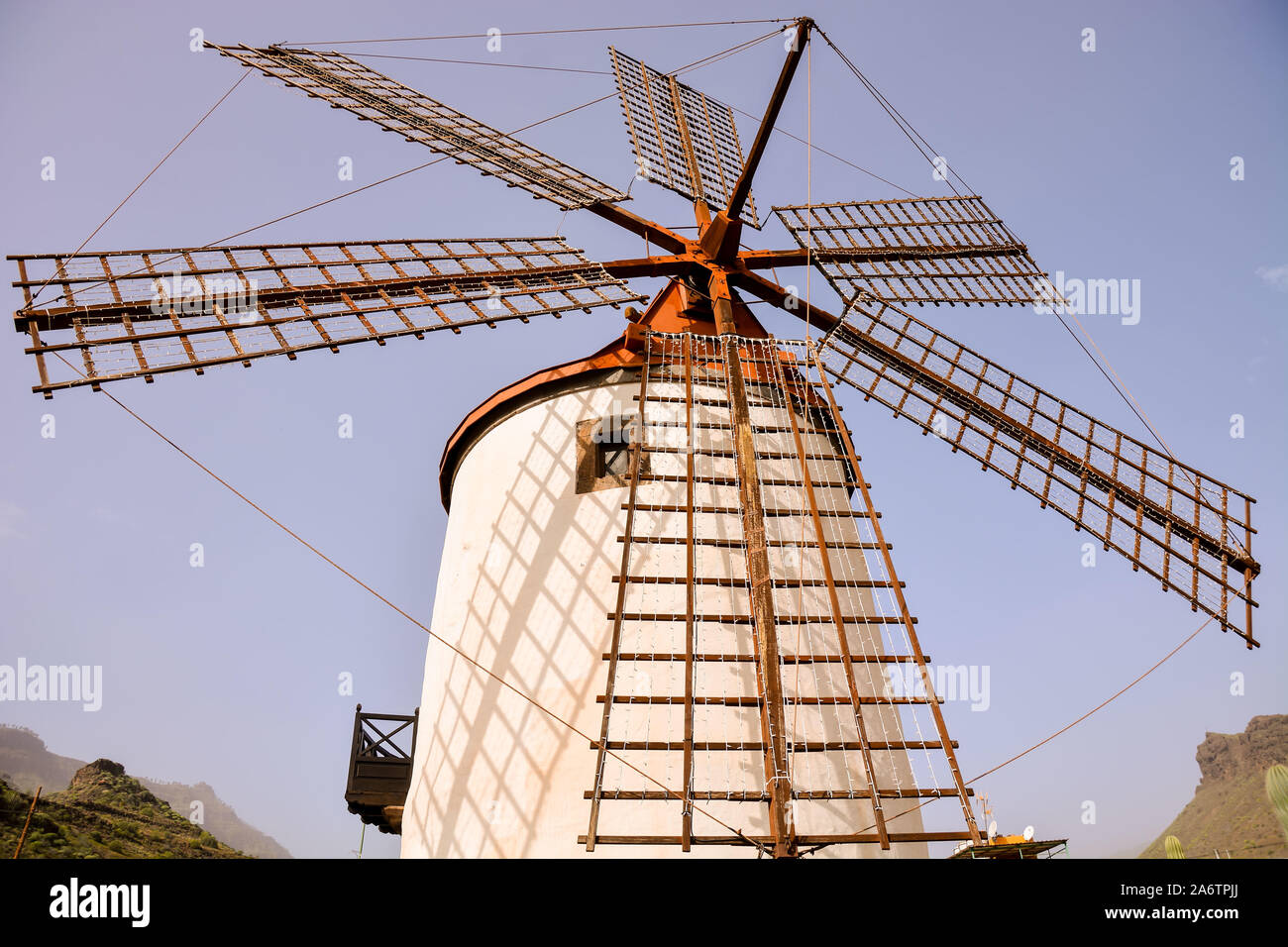 Photo Picture of a Classic Vintage Windmill Building Stock Photo - Alamy