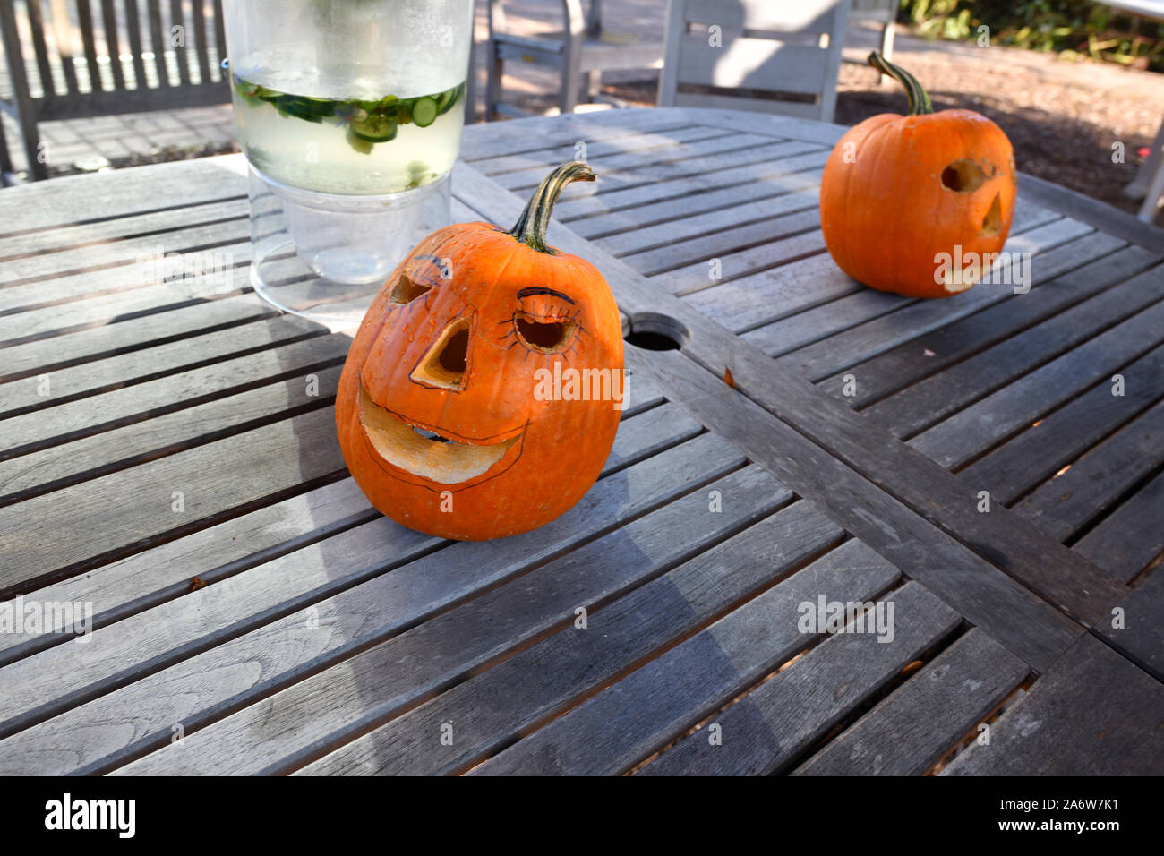 Setting out plants hi-res stock photography and images - Alamy