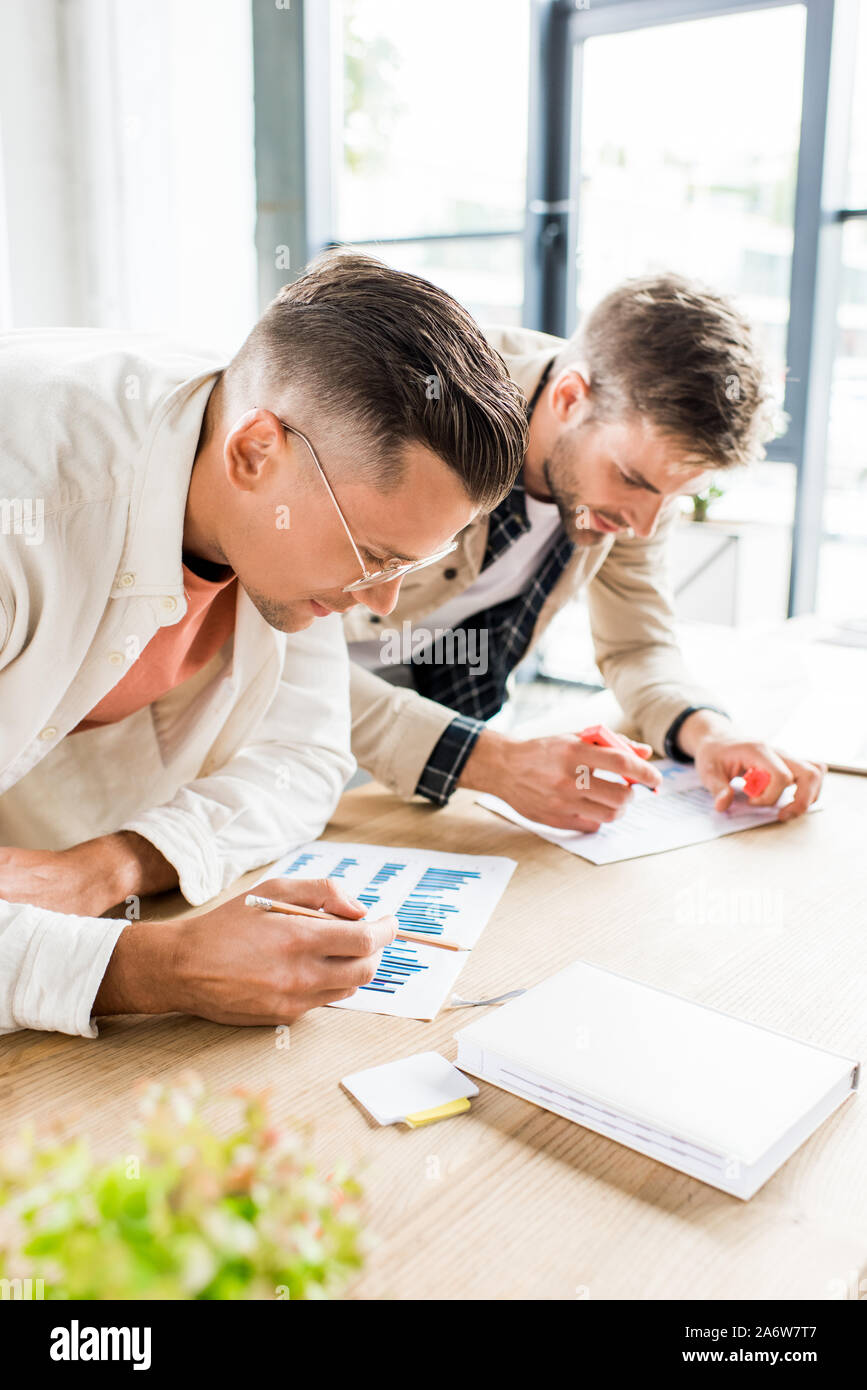 Two charts hi-res stock photography and images - Alamy