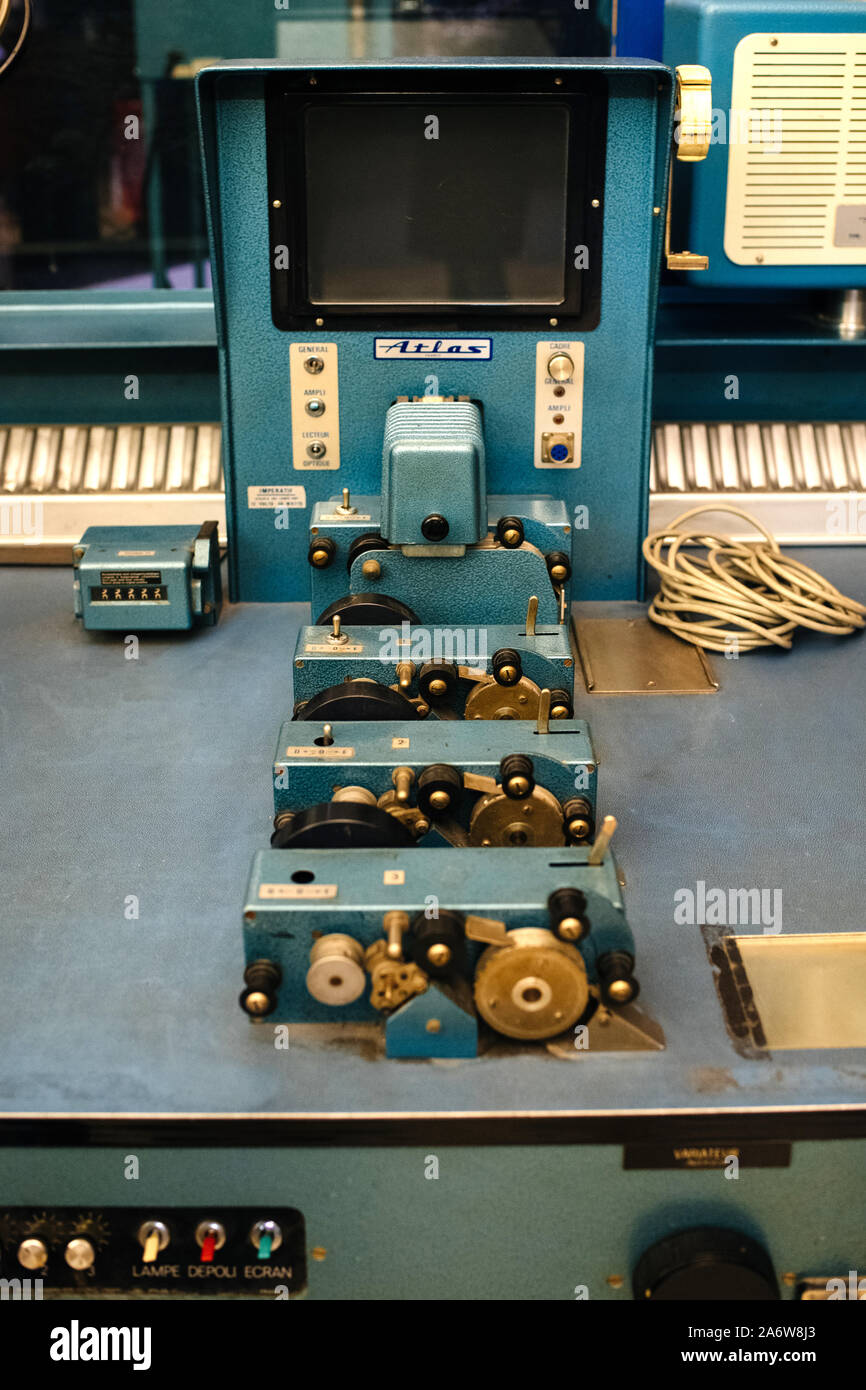 Switch work booth hi-res stock photography and images - Alamy