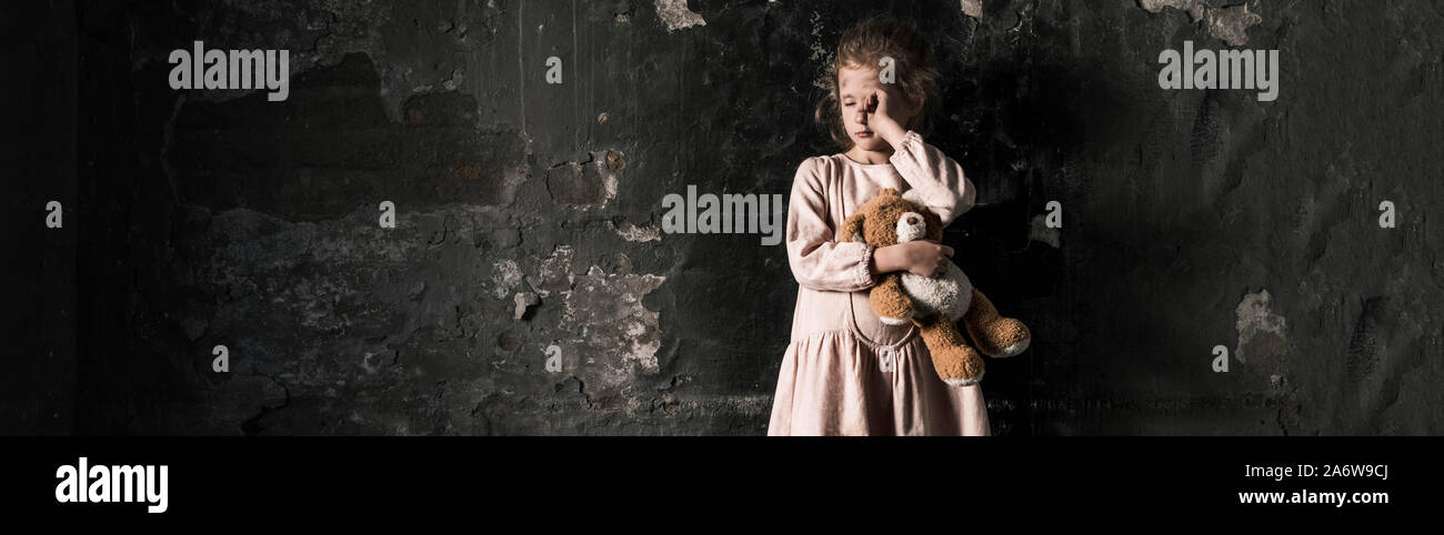 Girl holding teddy bear crying hi-res stock photography and images - Alamy