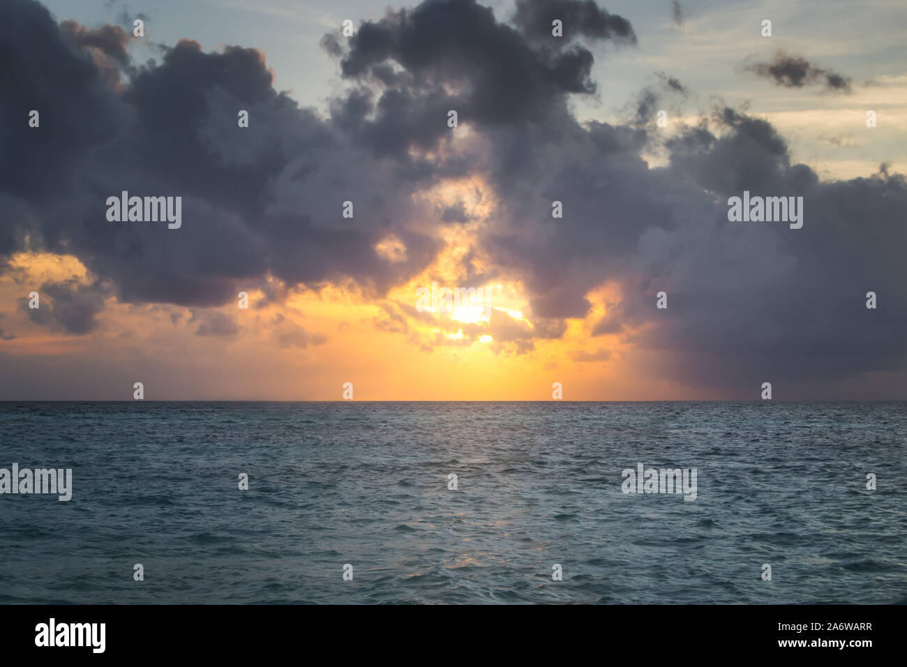 Ocean sea sunset sunrise beautiful hi-res stock photography and images ...