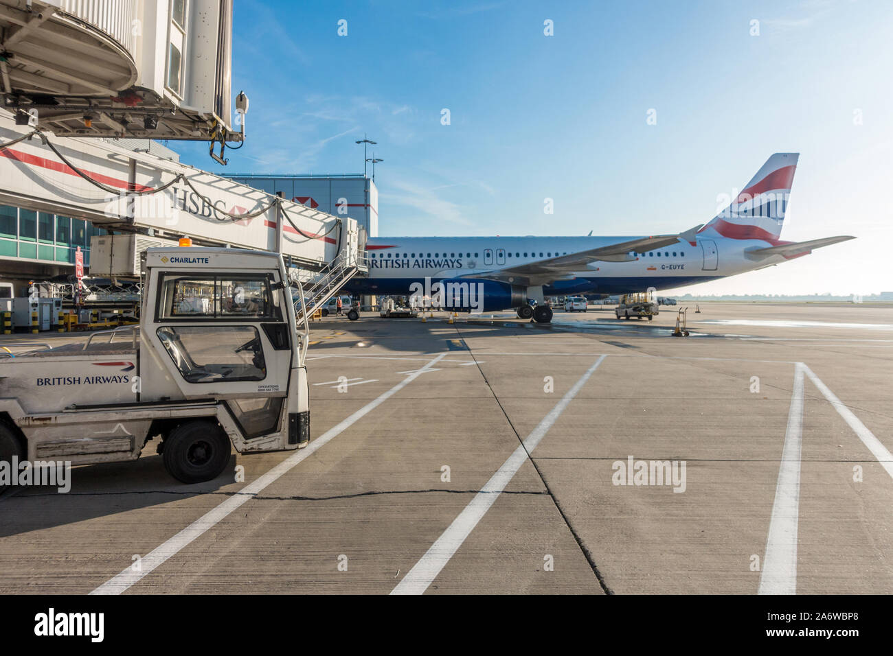 Aeroplane gate hi-res stock photography and images - Alamy
