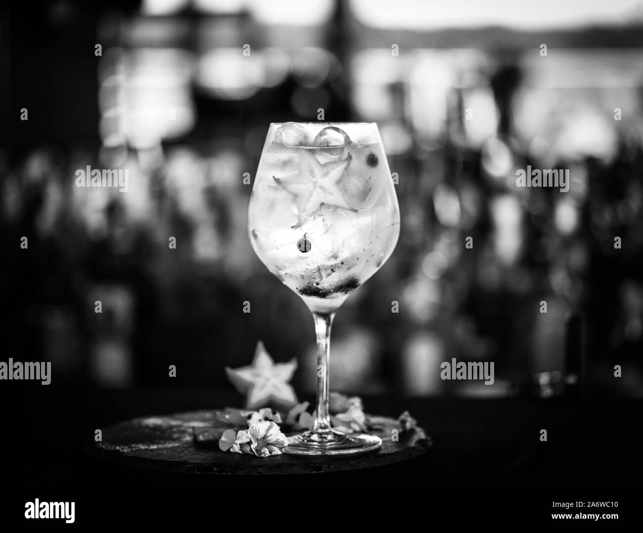fresh gin tonic beverage with fruits & spices Stock Photo - Alamy