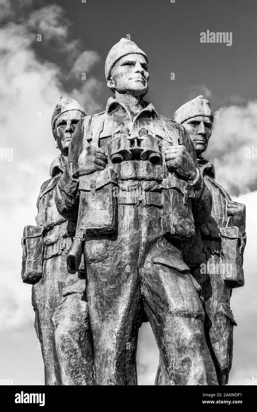 Scottish world war two memorial Black and White Stock Photos & Images ...