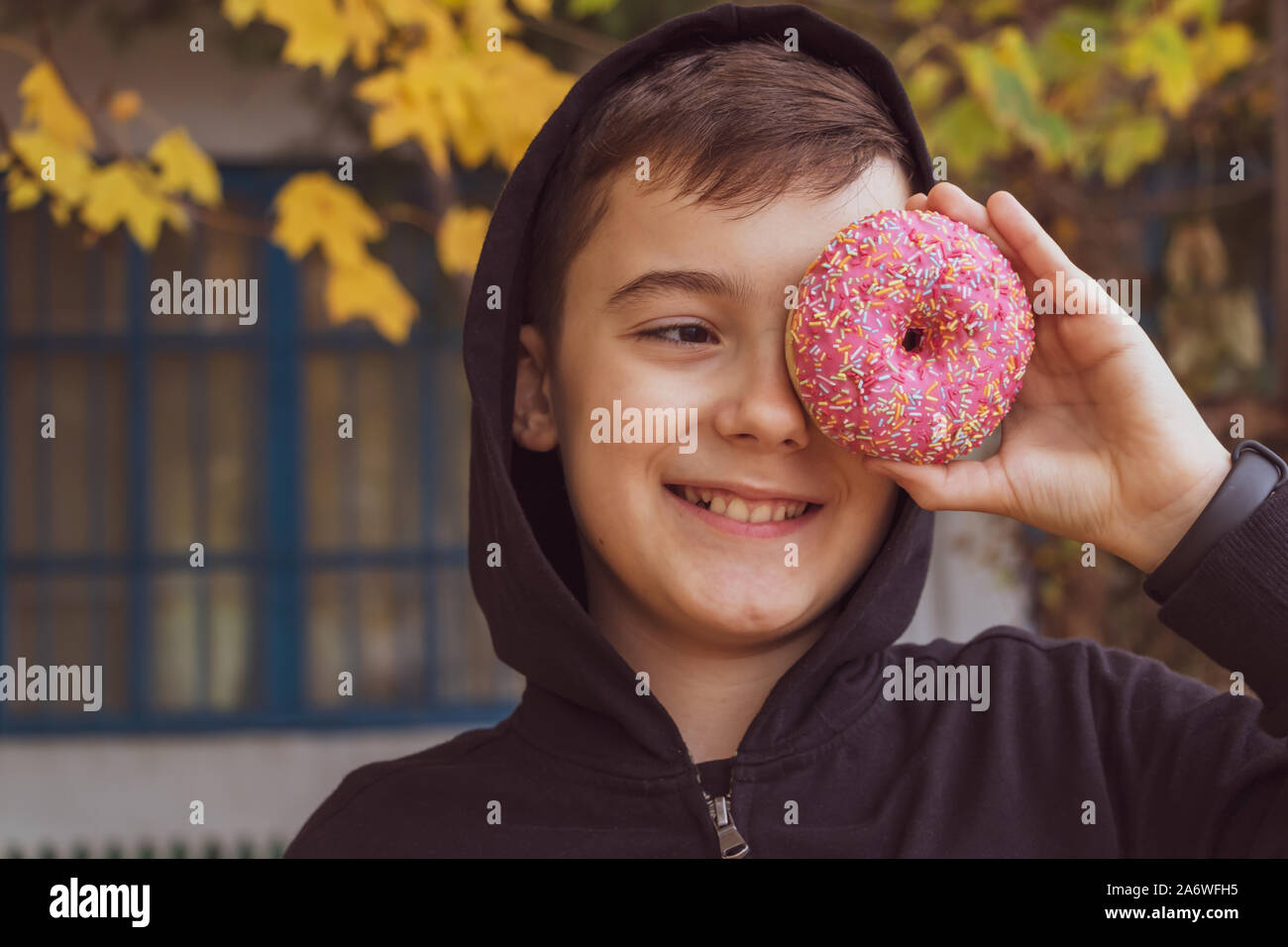 Funny donut hi-res stock photography and images - Alamy