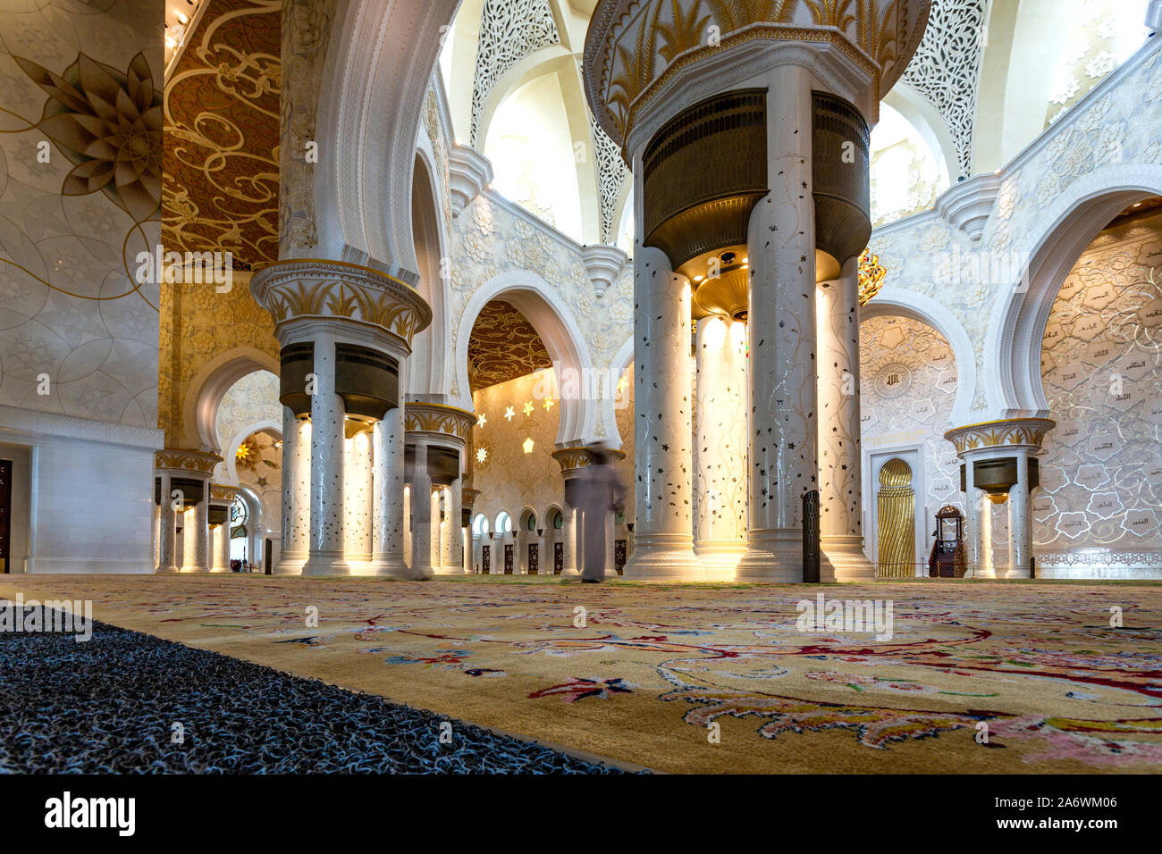 View of the main prayer hall of the Sheikh Zayed Grand Mosque in Abu ...