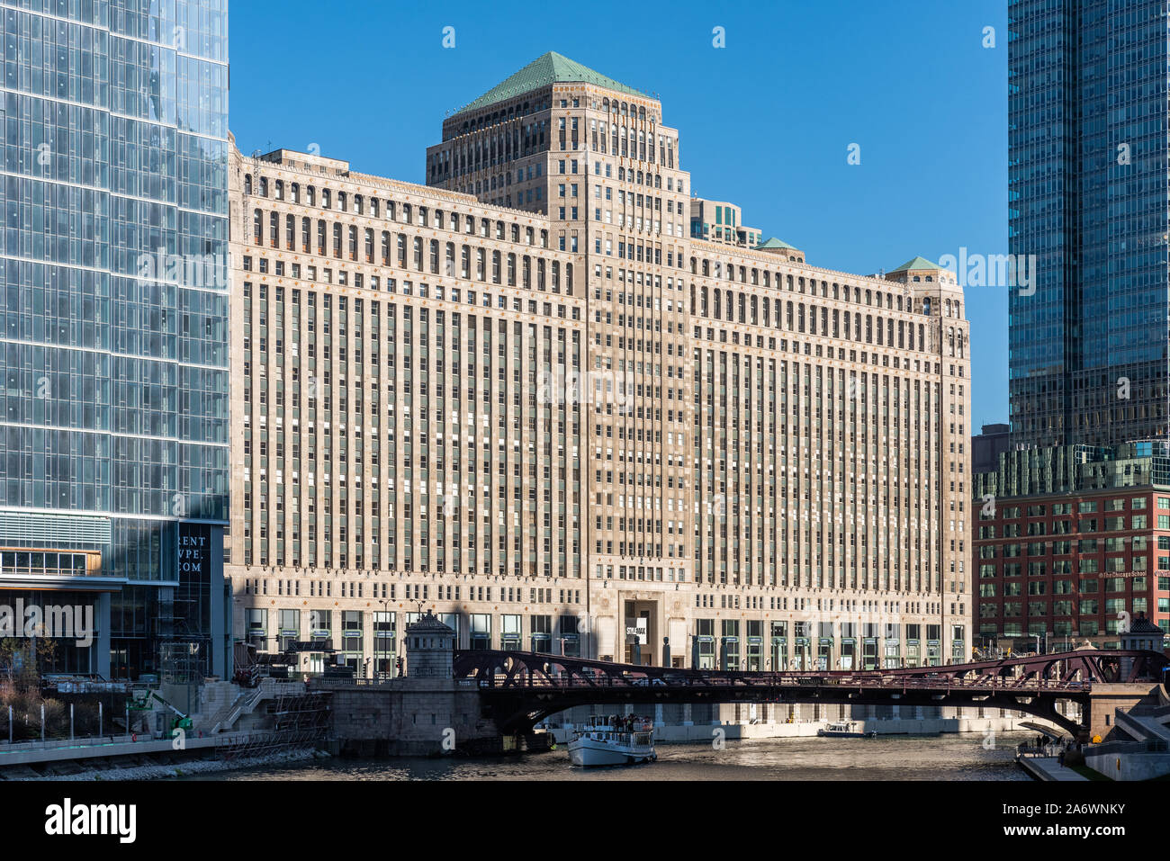 Merchandise mart chicago night hi-res stock photography and images - Alamy