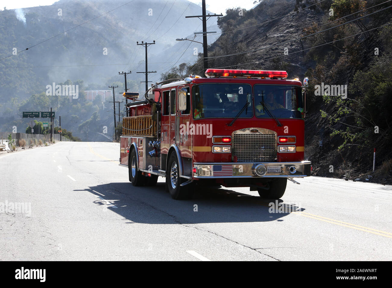 Los Angeles, USA. 28th Oct, 2019. A fire along the 405 Freeway in the ...