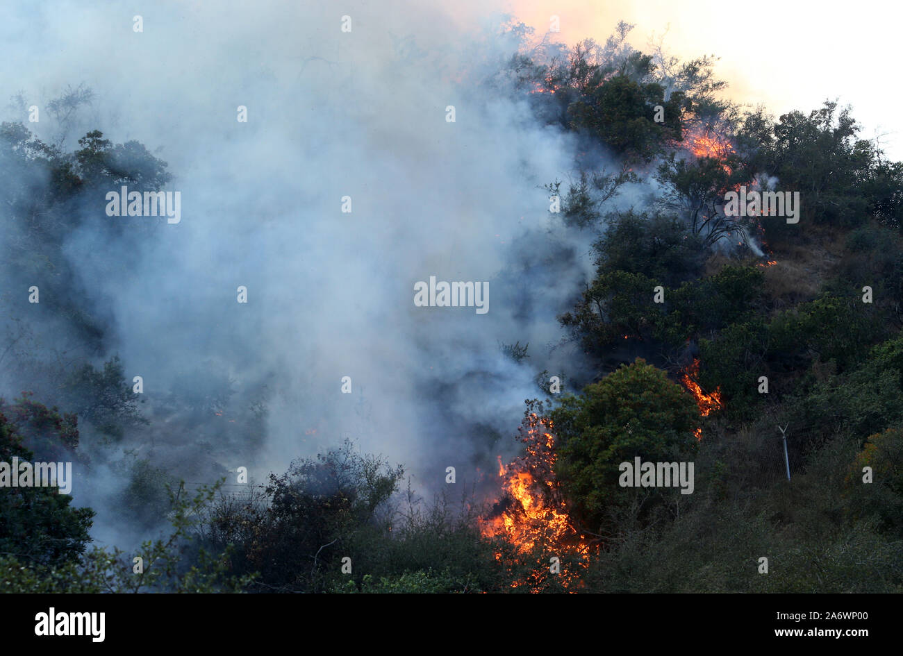 Los Angeles, USA. 28th Oct, 2019. A fire along the 405 Freeway in the ...