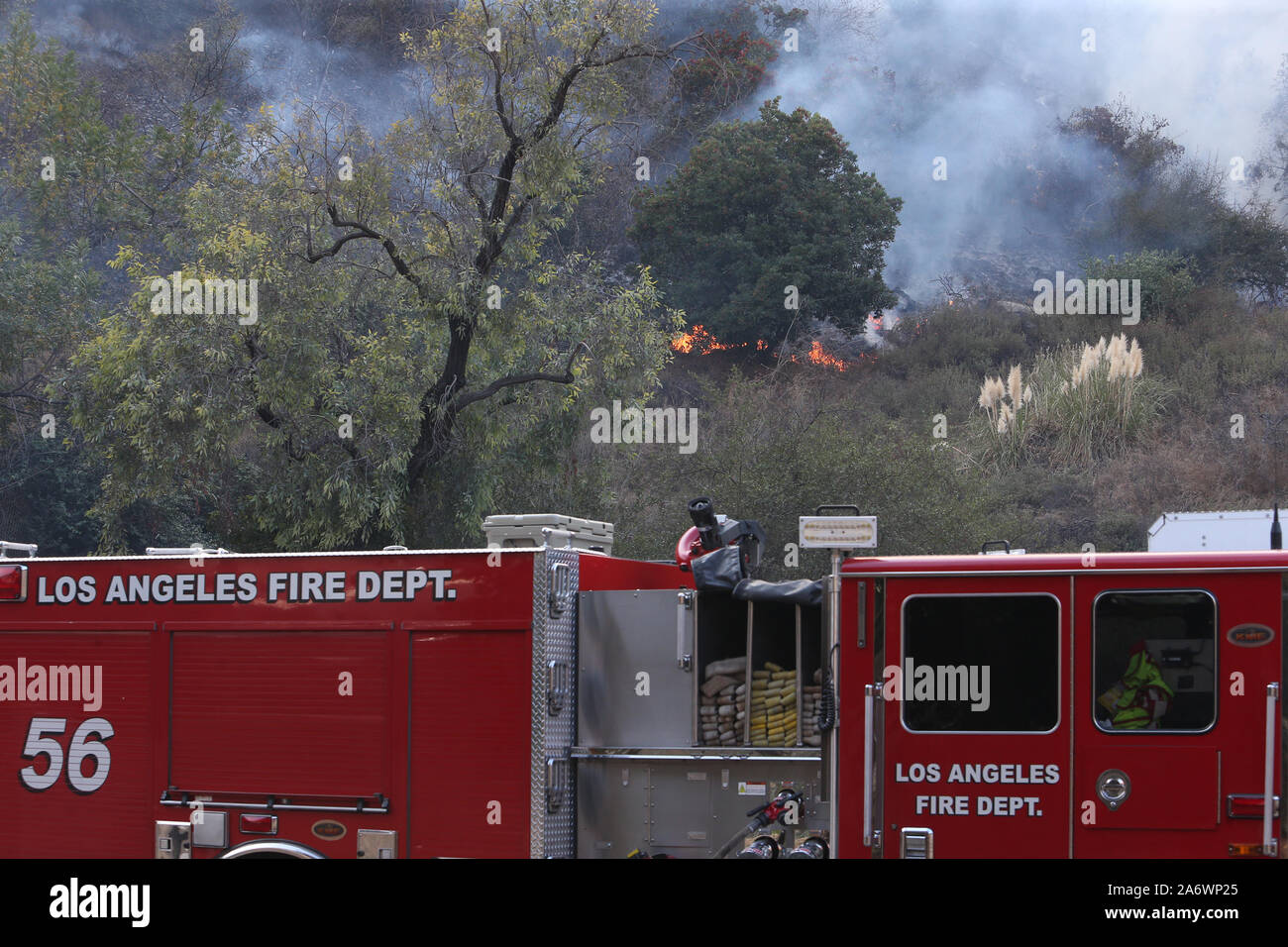 Los Angeles, USA. 28th Oct, 2019. A fire along the 405 Freeway in the ...