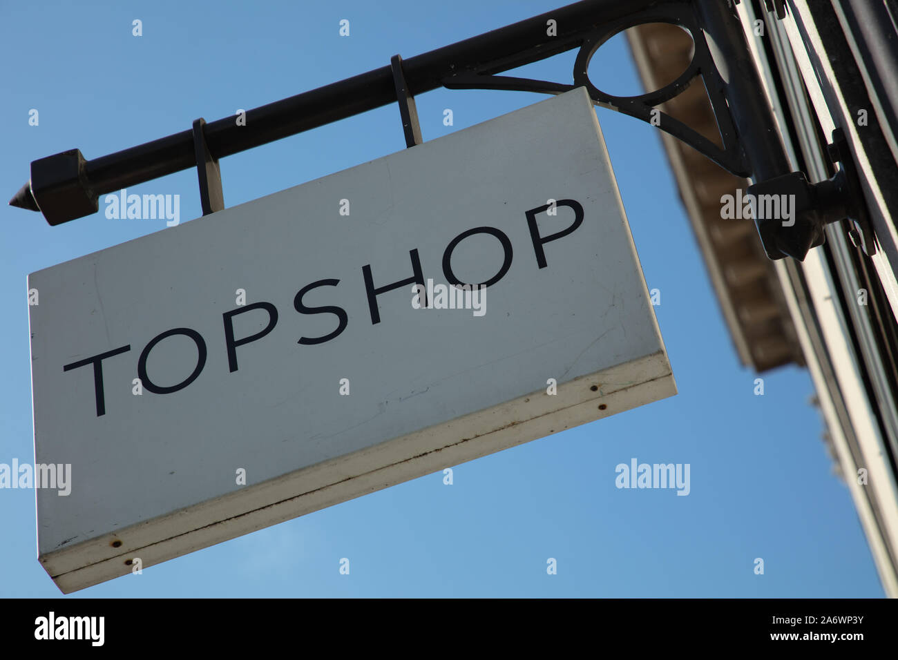 Topshop logo hi-res stock photography and images - Alamy
