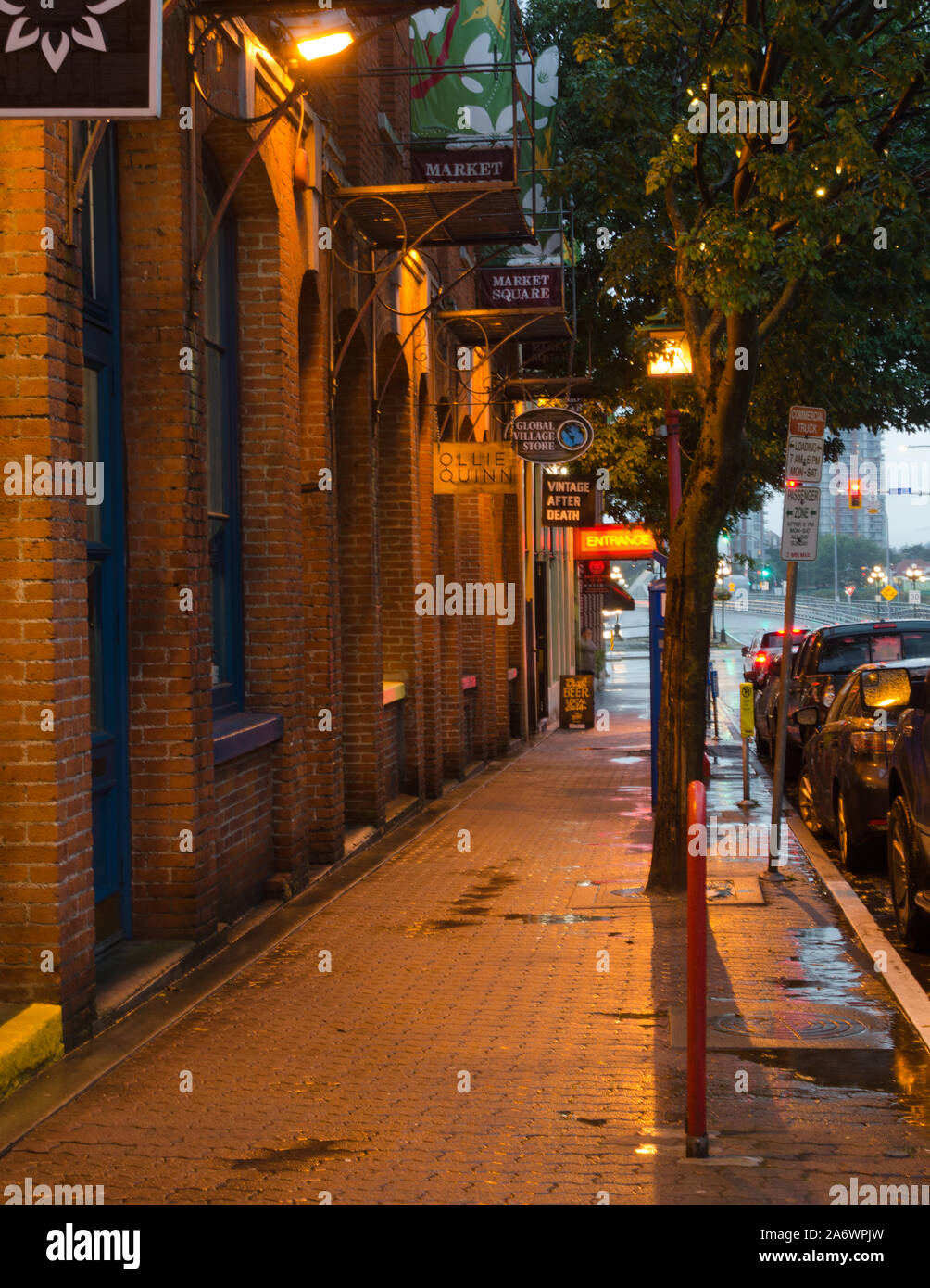 Rainy street vancouver hi-res stock photography and images - Alamy