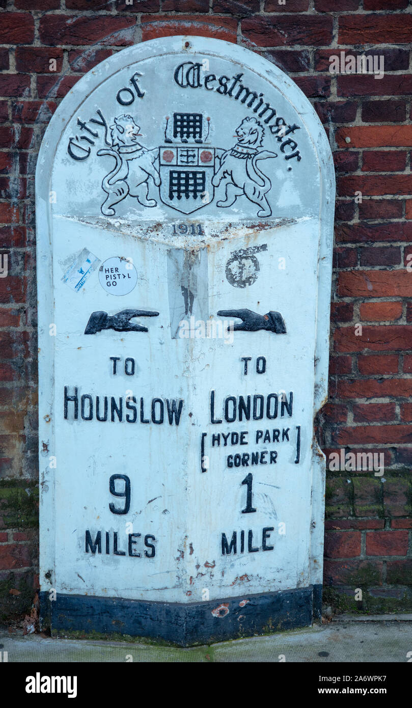 Knowing distance london hounslow hi-res stock photography and images ...