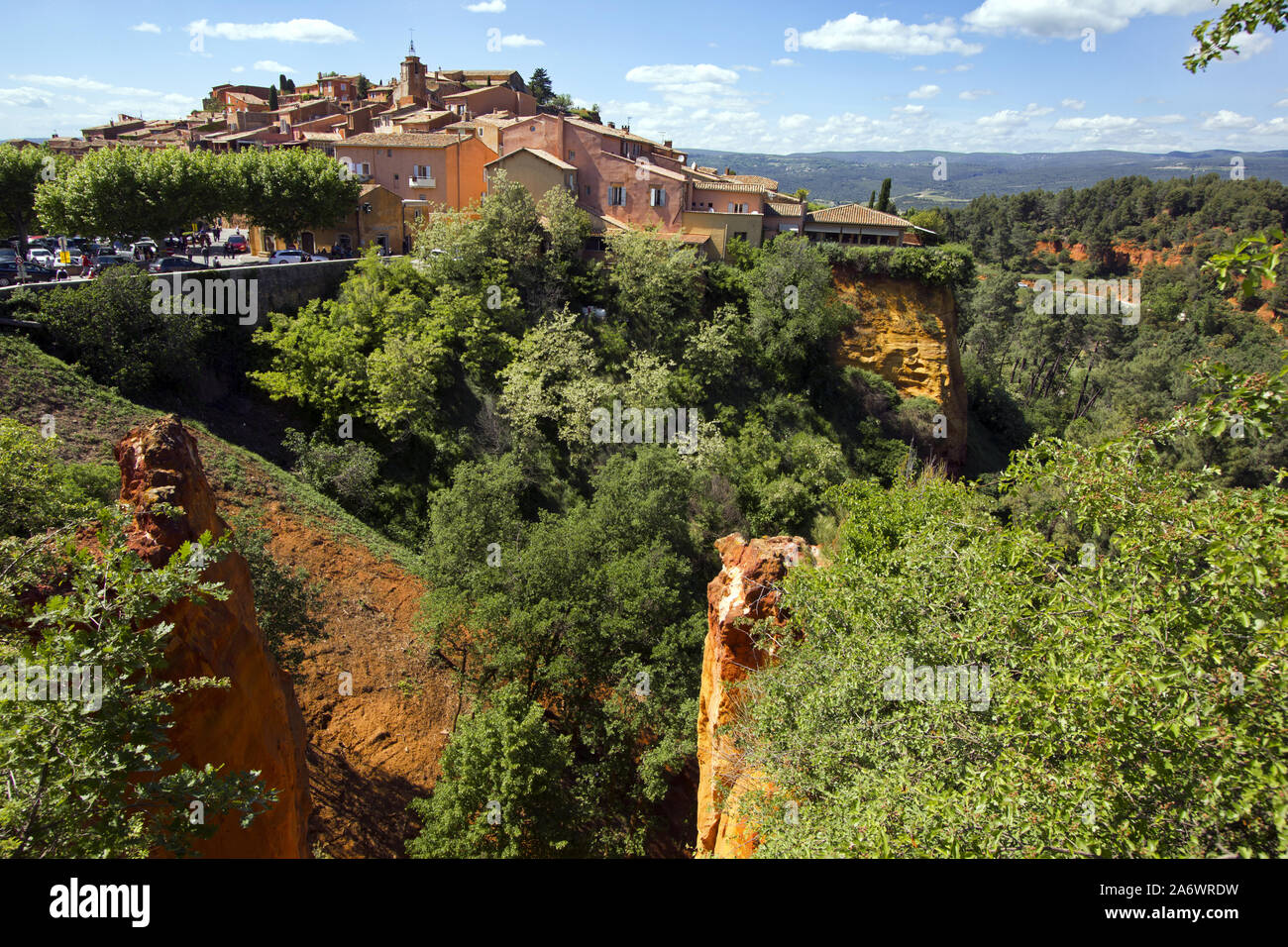 The hilltop village and former ochre quarry of Roussillon, Provence ...