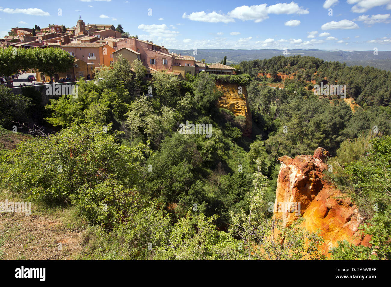 The hilltop village and former ochre quarry of Roussillon, Provence ...