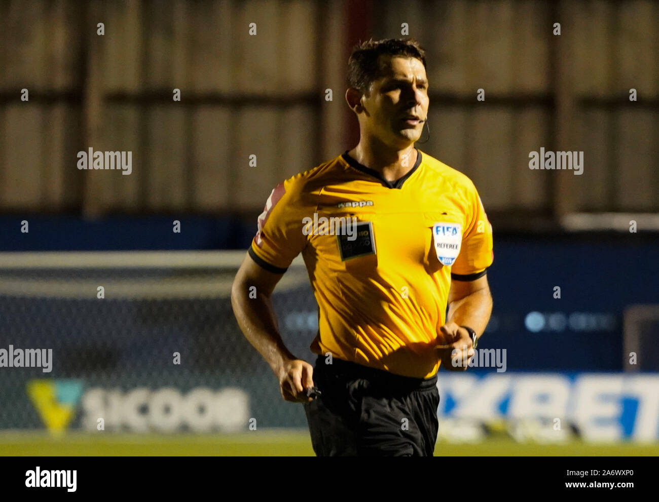 Curitiba, Brazil. 28th Oct, 2019. Referee Wagner Reway during Paraná vs ...