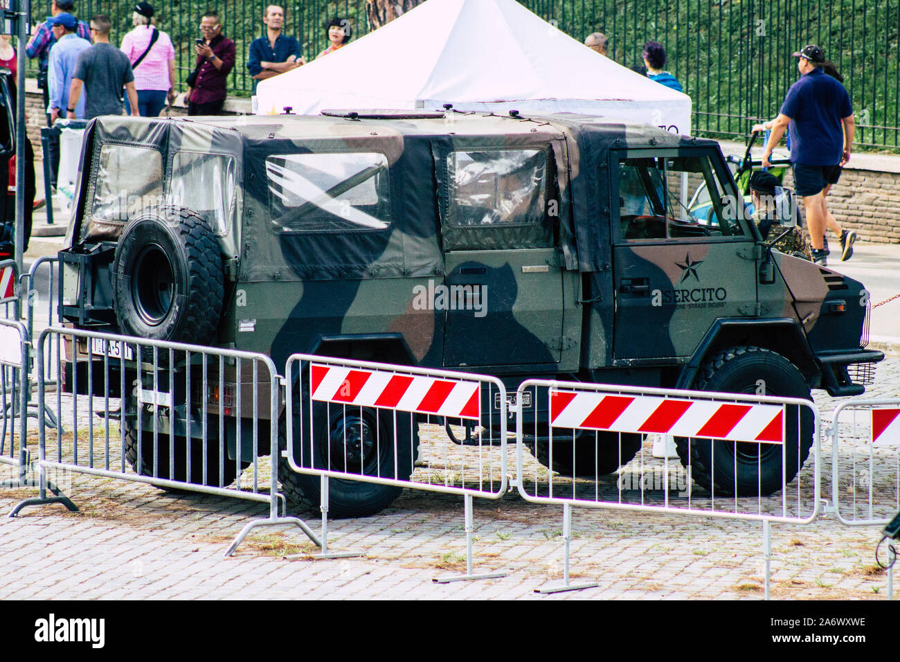 Italian army soldiers military car hi-res stock photography and images ...