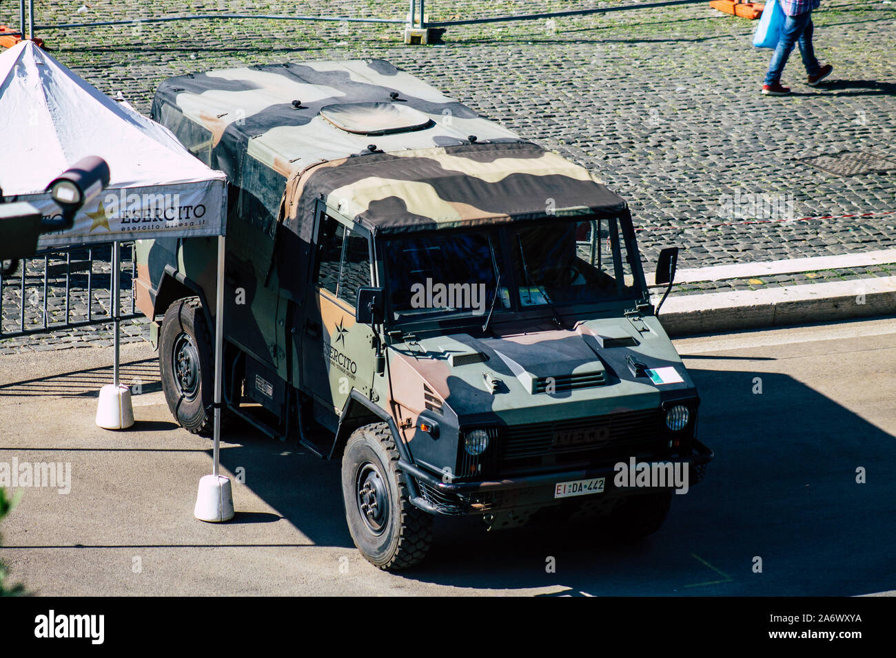 Italian army soldiers military car hi-res stock photography and images ...