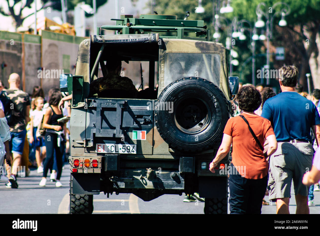 Italian army soldiers military car hi-res stock photography and images ...