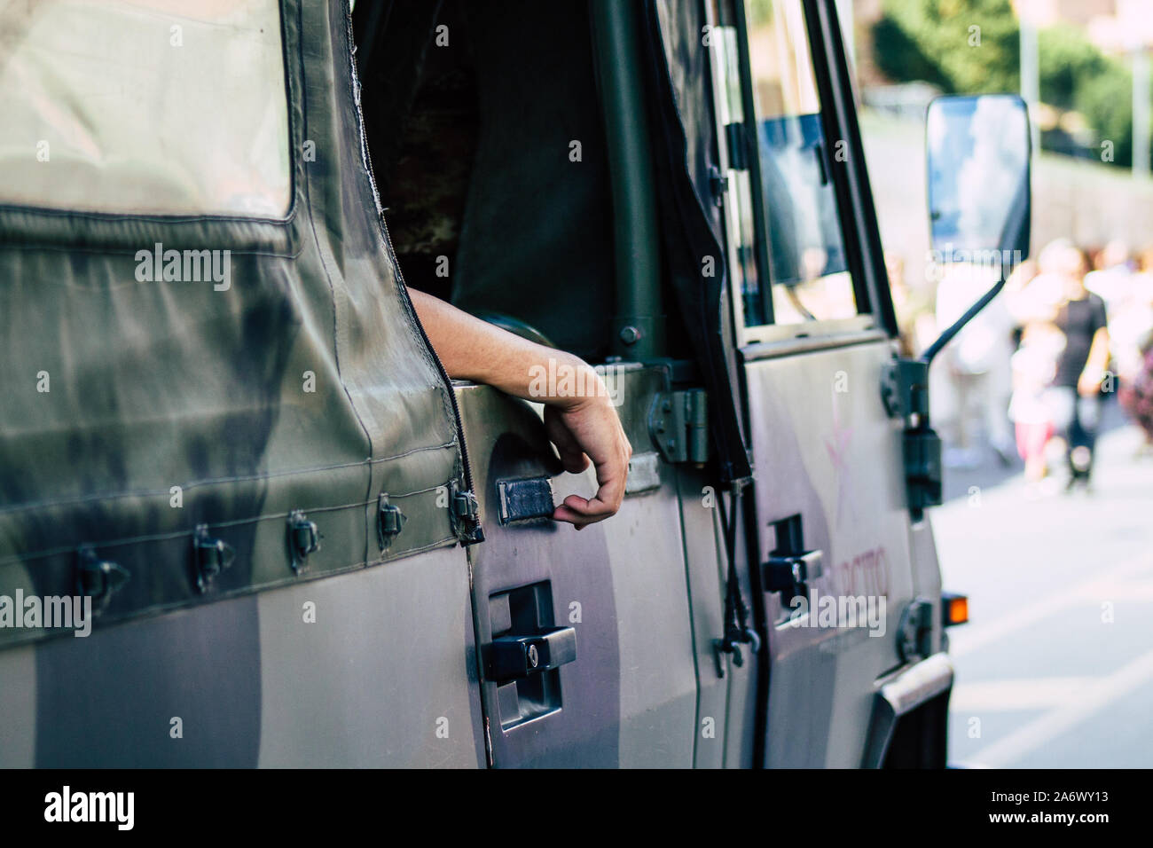 Italian army soldiers military car hi-res stock photography and images ...