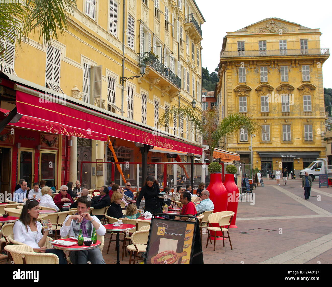 Cafe restaurant terrace hi-res stock photography and images - Alamy