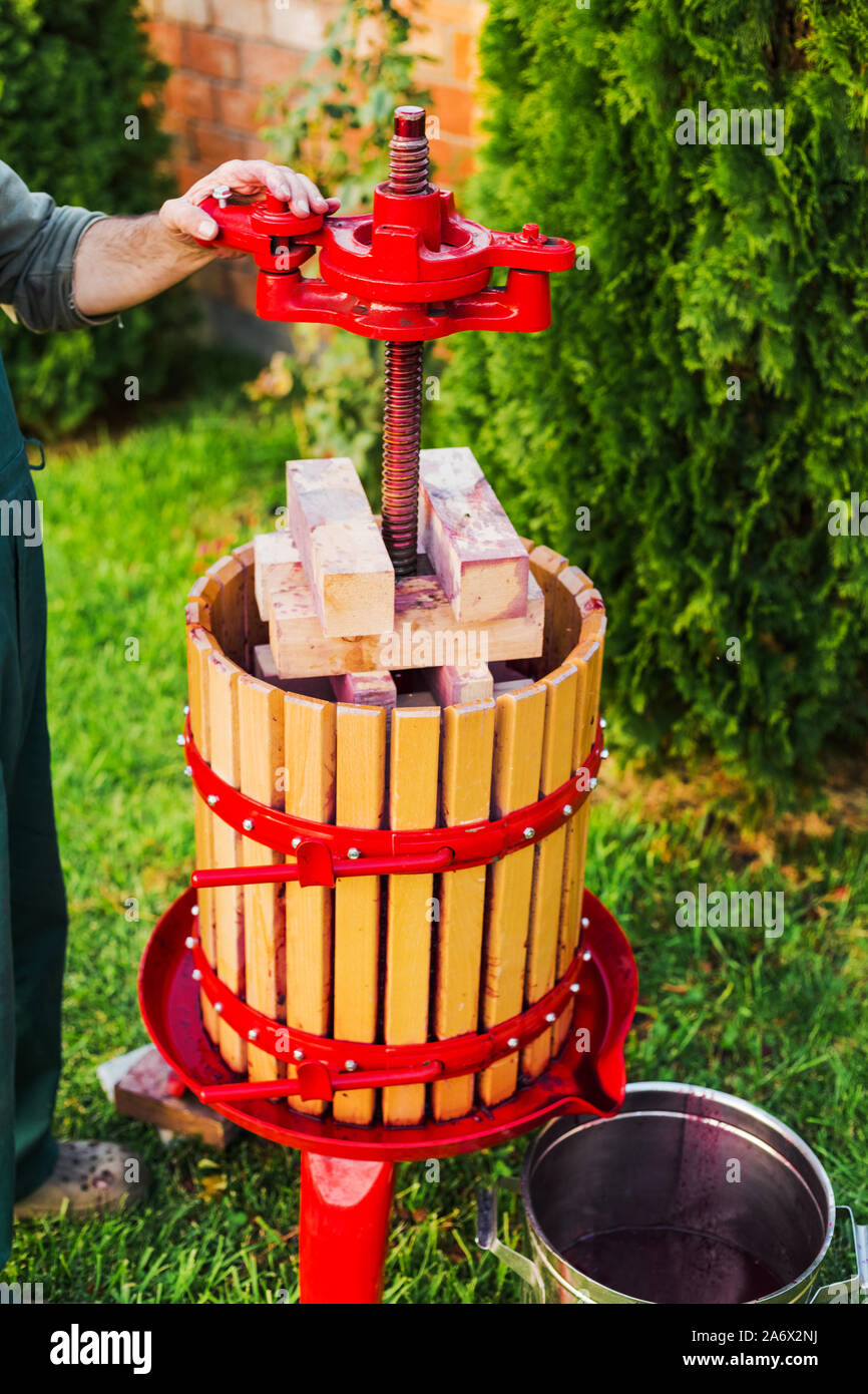 Crush winery hi-res stock photography and images - Alamy