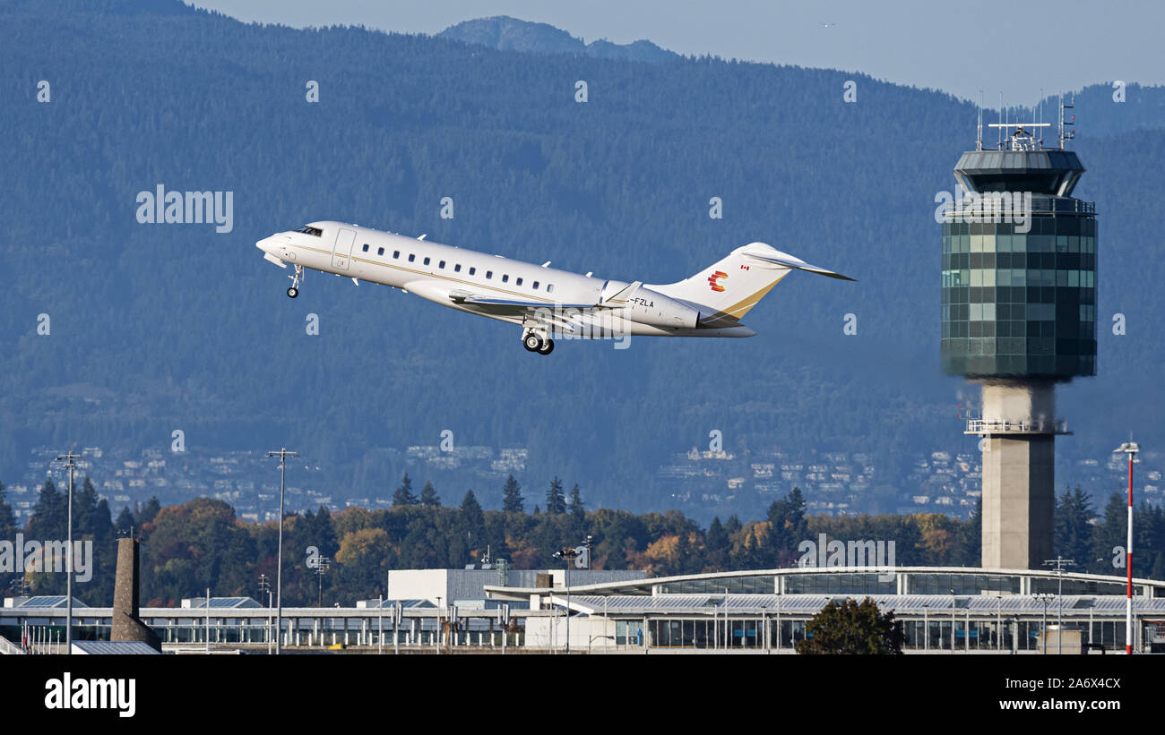 Global 6000 airplane hi-res stock photography and images - Alamy