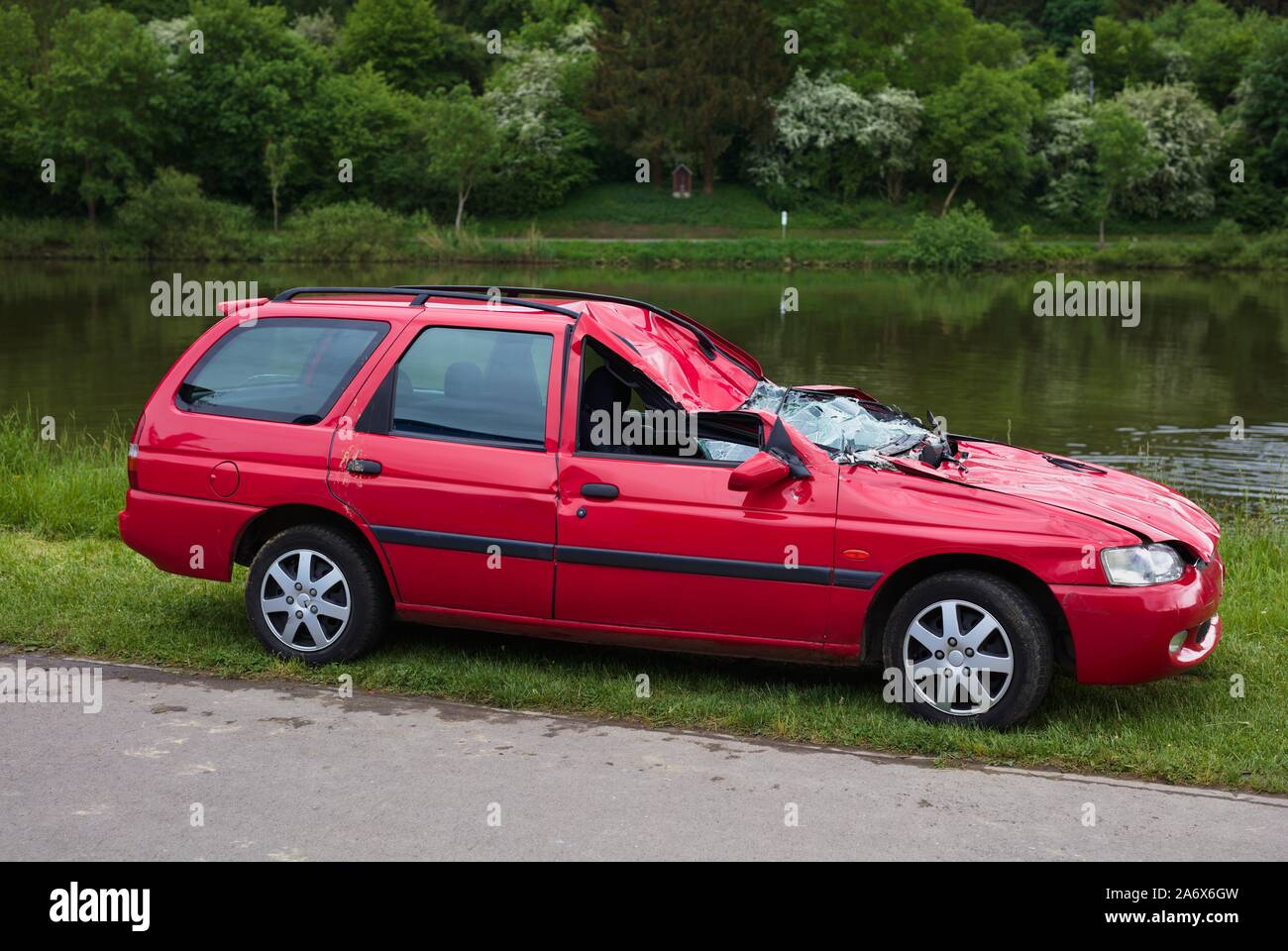 Damaged car roof hi-res stock photography and images - Alamy