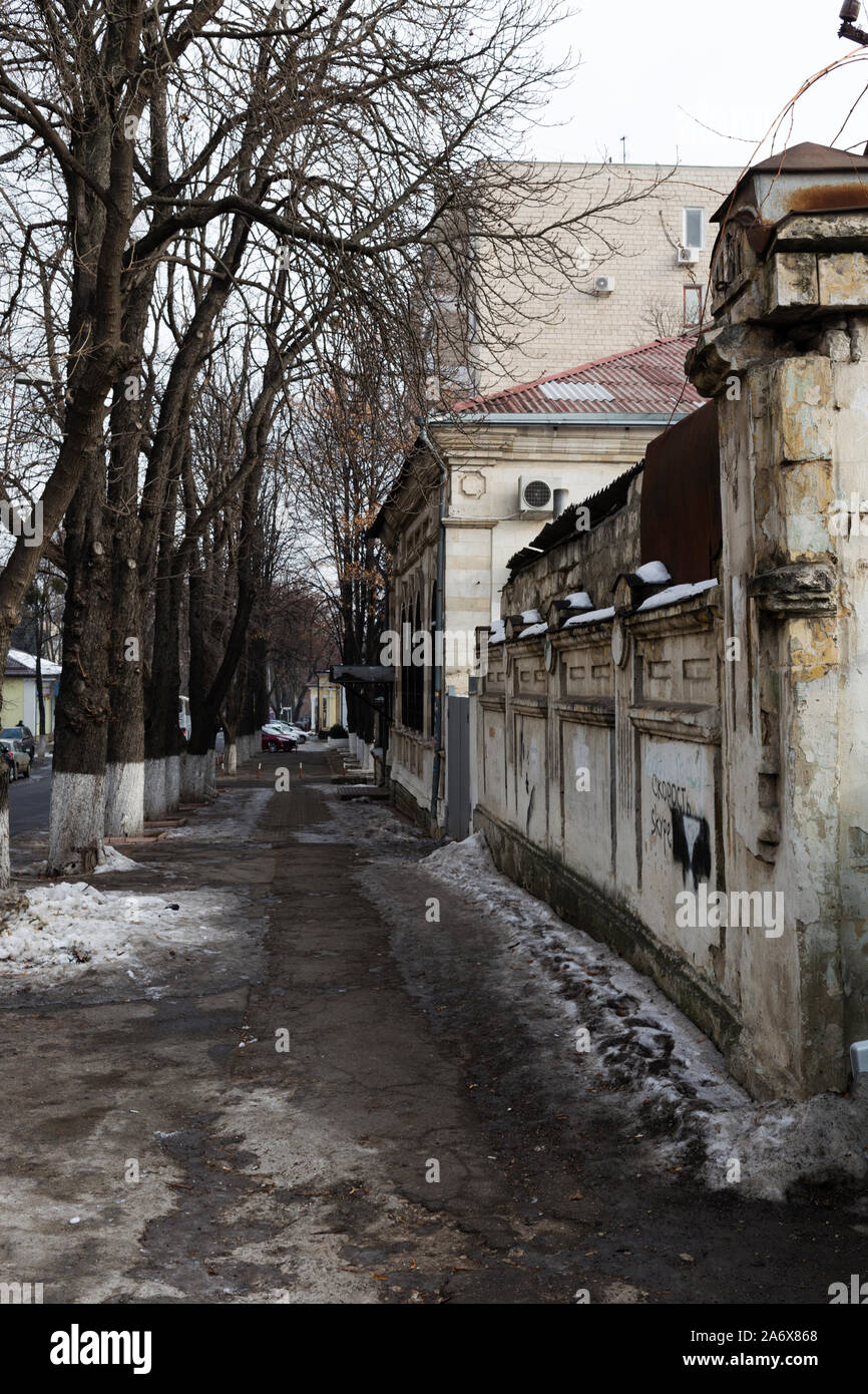 Winter street with a view of the houses Stock Photo - Alamy