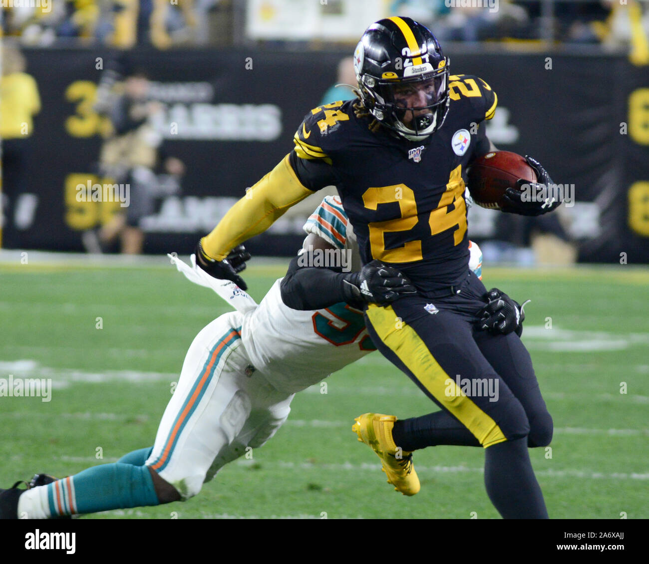 Pittsburgh steelers running back benny snell 24 hi-res stock ...