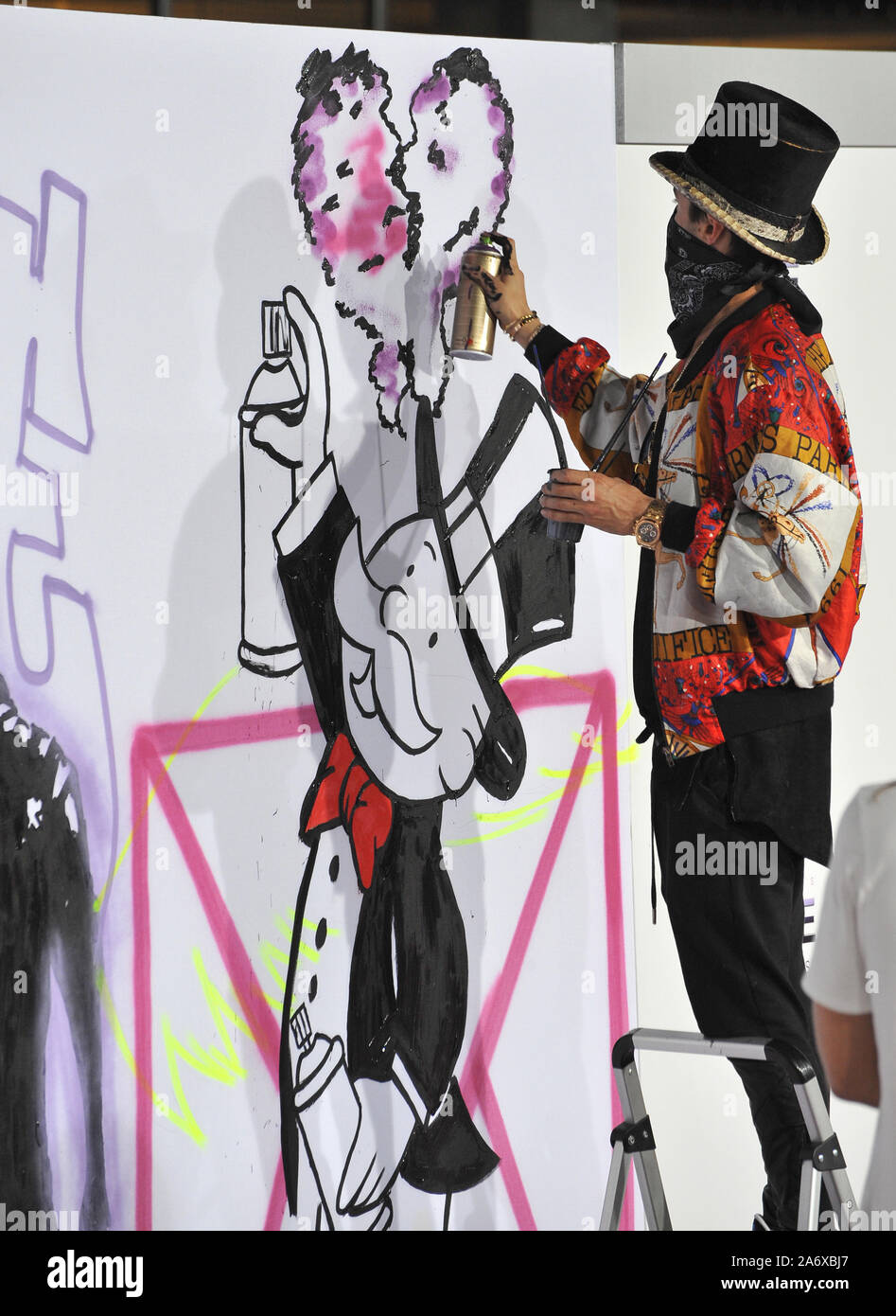 LOS ANGELES, CA. December 18, 2013: Graffiti artist Alec Monopoly at ...