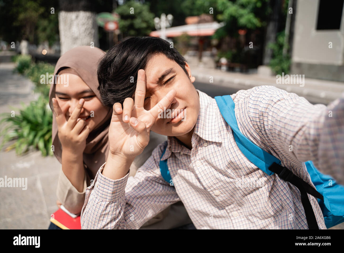 Having fun college student enjoy selfie together using smartphone Stock ...