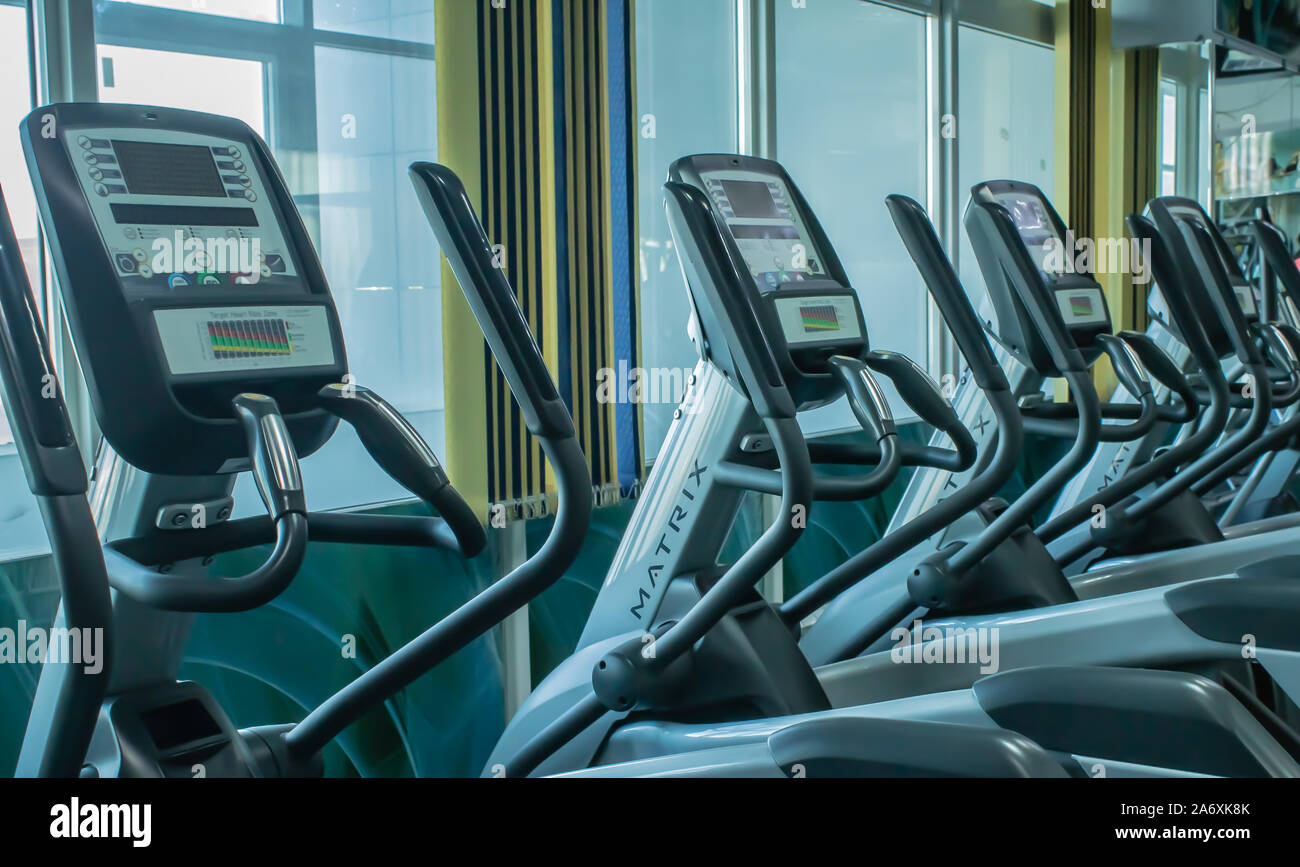 Elevator trainer of loyal legs against the backdrop of a fitness room ...