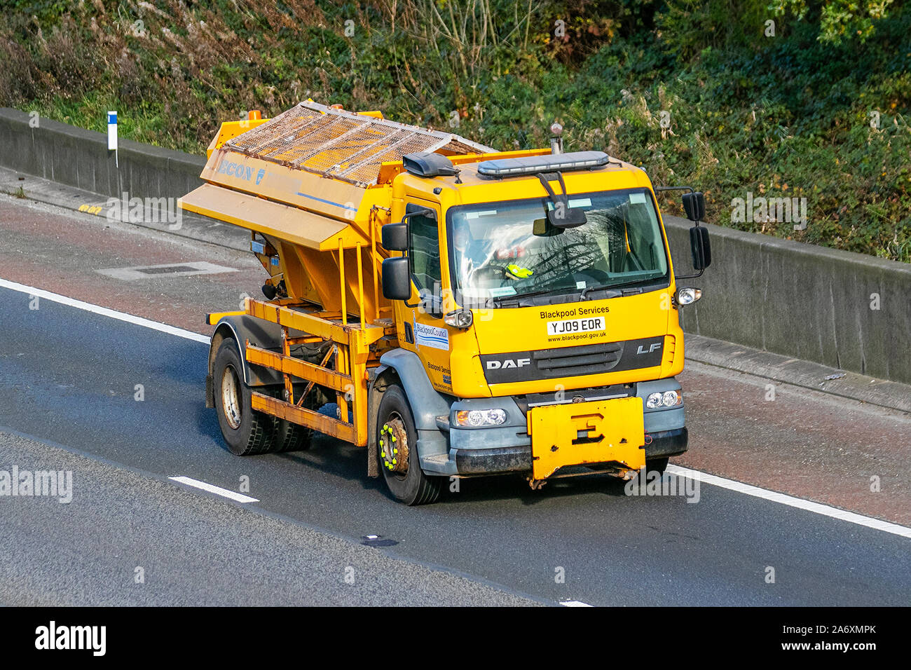 ECON spreader.9m3 capacity salt spreaders with snow plough and DAF ...