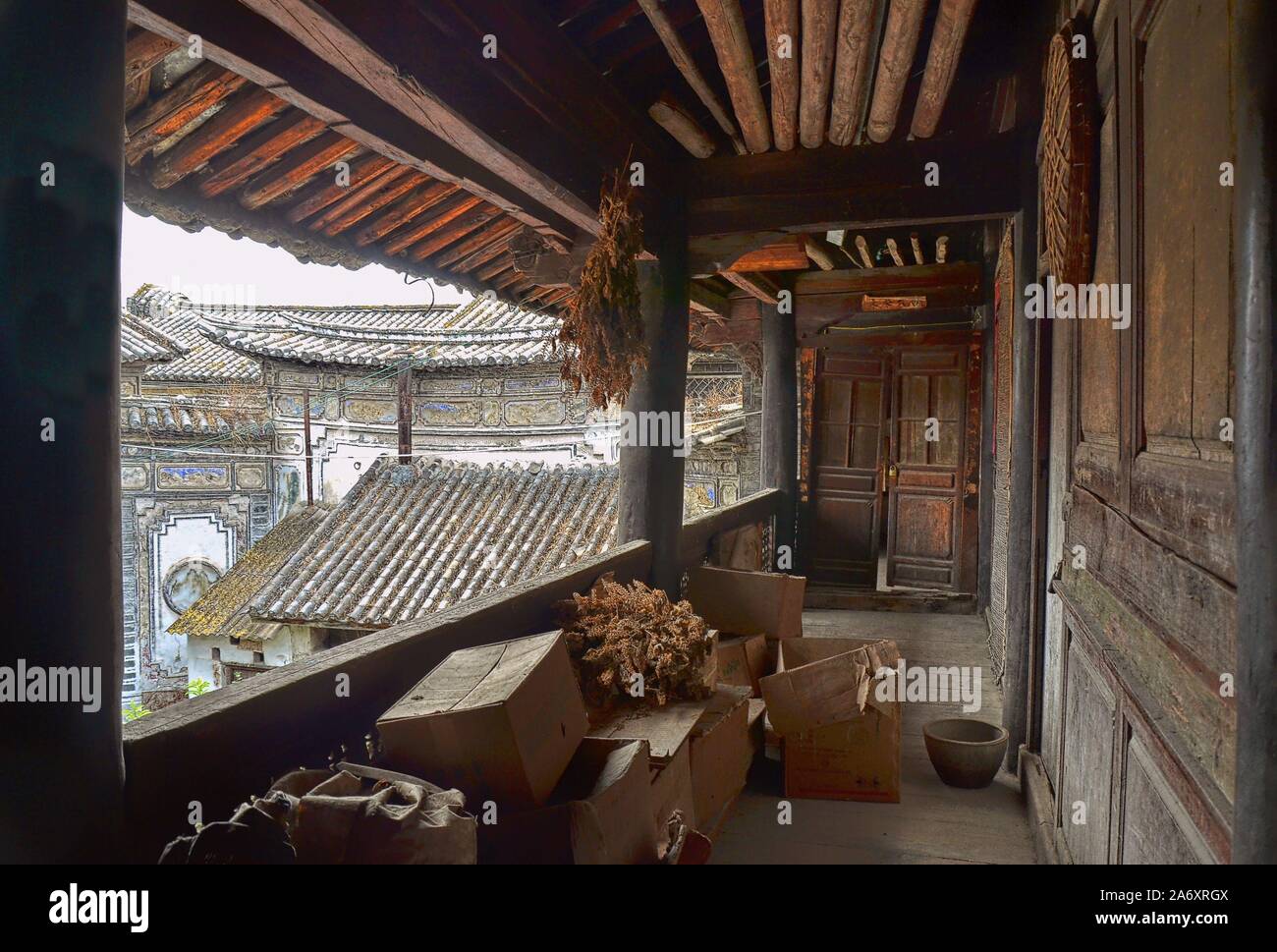 Chinese traditional house interior hi-res stock photography and images ...