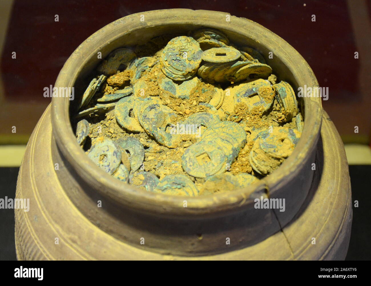 Traditional yuan treasure hi-res stock photography and images - Alamy