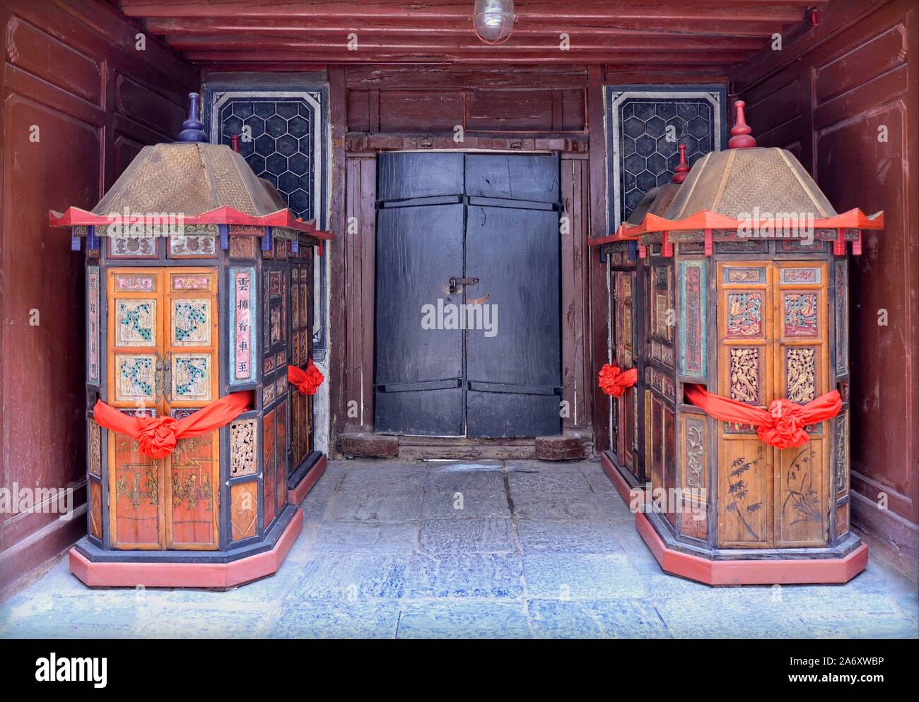 Chinese palanquin hi-res stock photography and images - Alamy