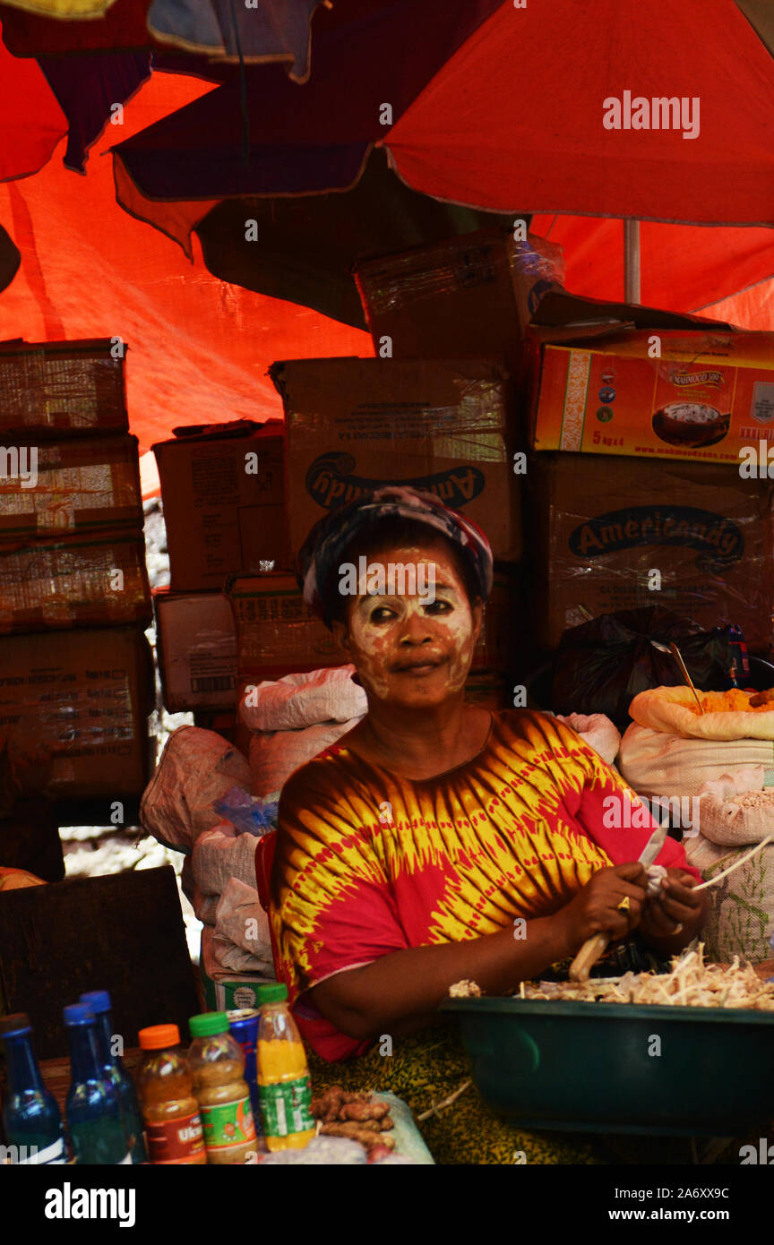 Comoran woman hi-res stock photography and images - Alamy