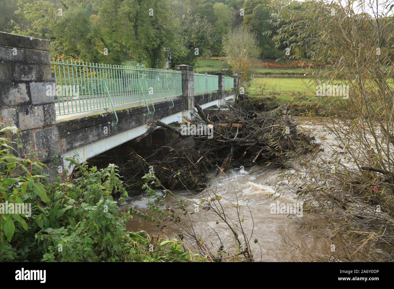Flood debris build up against the bridge over the river Teme at ...