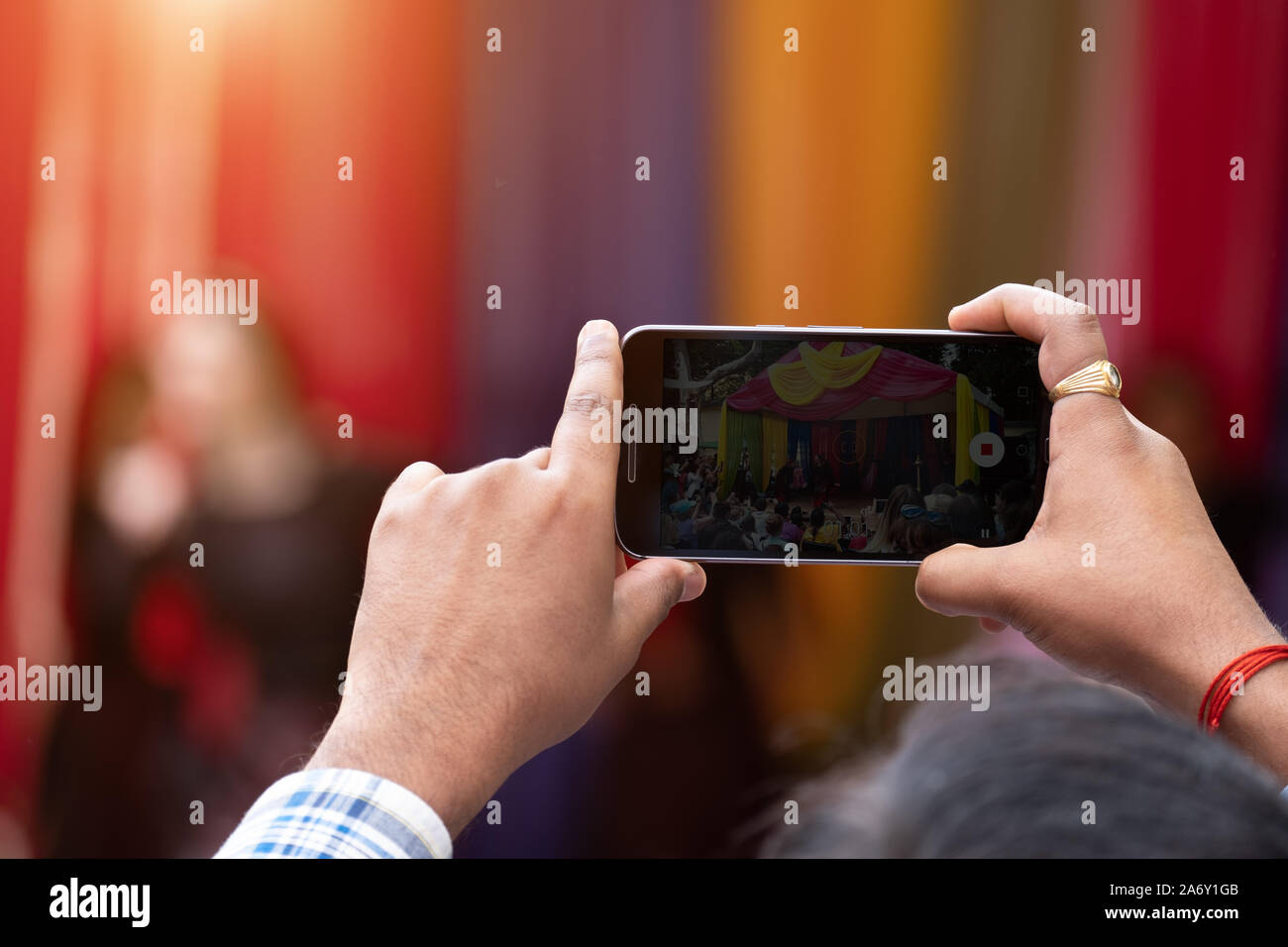 Mobile shoot hi-res stock photography and images - Alamy