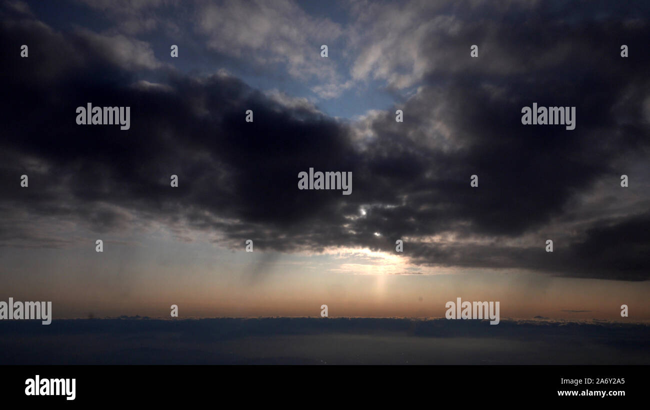 Heavy clouds hi-res stock photography and images - Alamy