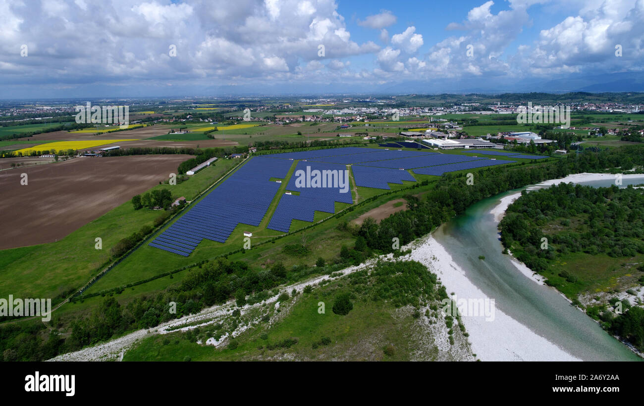 Solar panel photos hi-res stock photography and images - Alamy