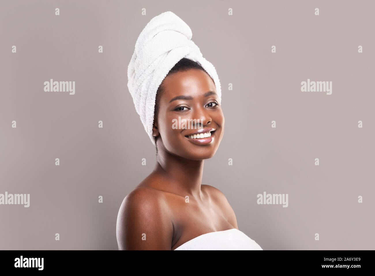 Sauna towel over head hi-res stock photography and images - Alamy