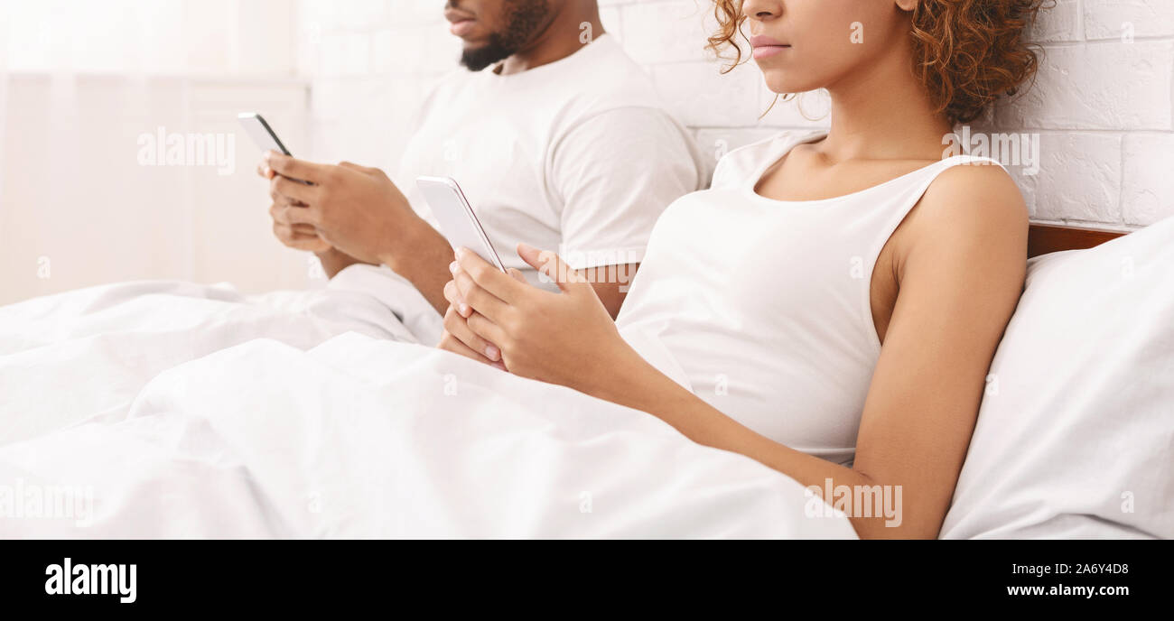 Couple texting in bed hi-res stock photography and images - Alamy