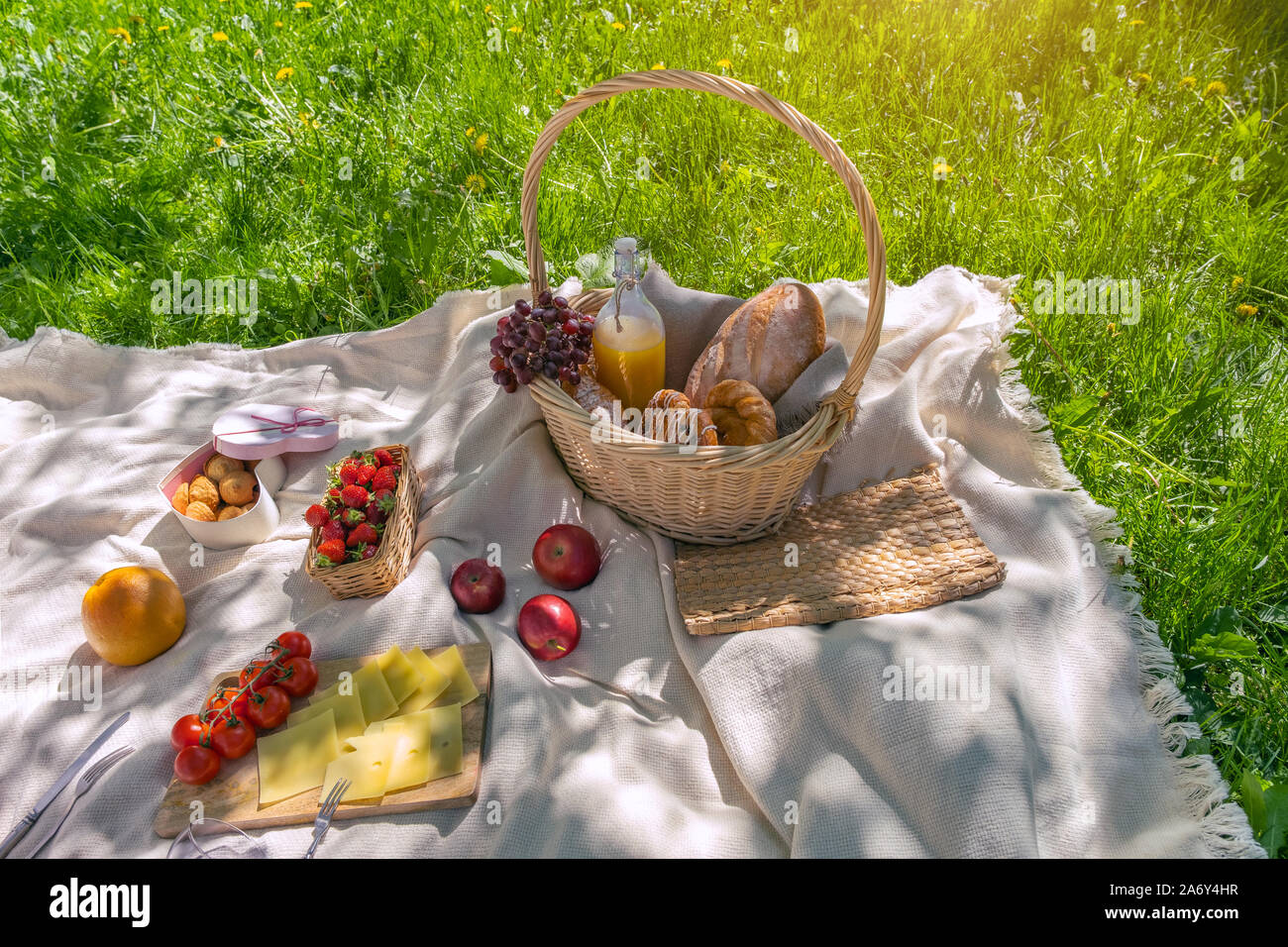 Picnic in nature hi-res stock photography and images - Alamy