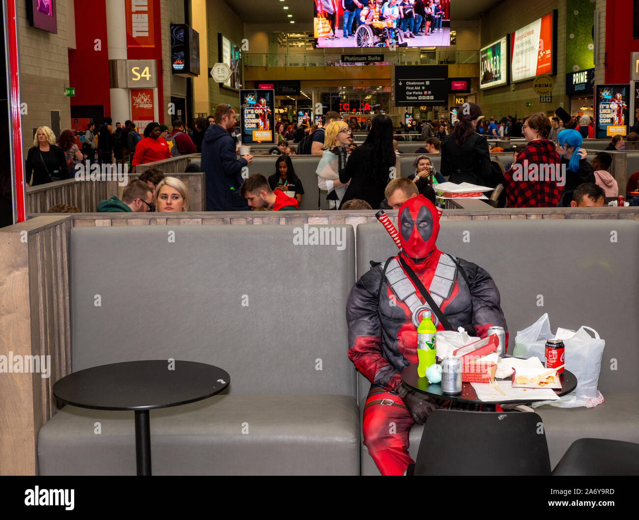 Deadpool costume hi-res stock photography and images - Alamy