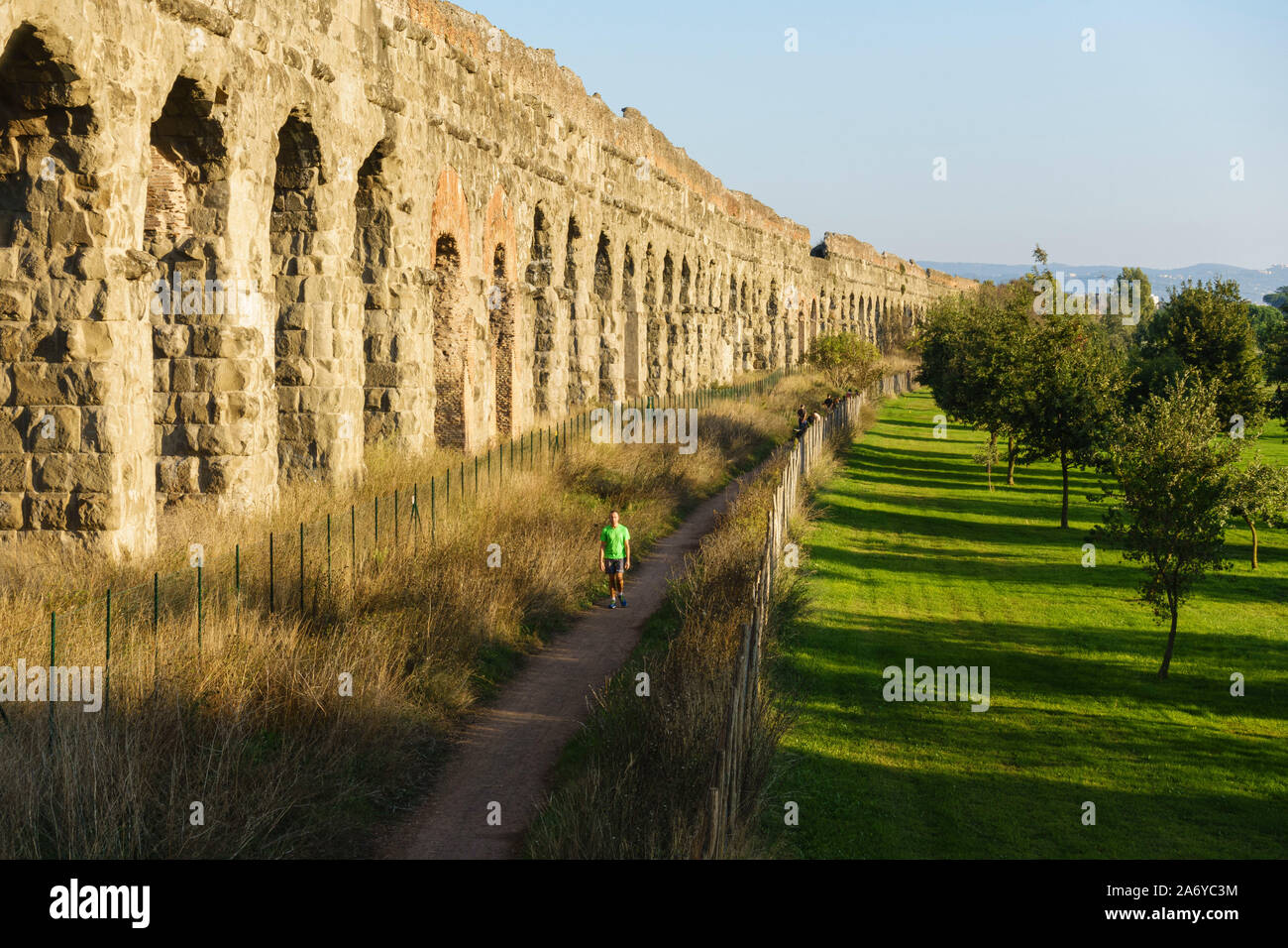 Ancient roman aqueduct rome hi-res stock photography and images - Alamy