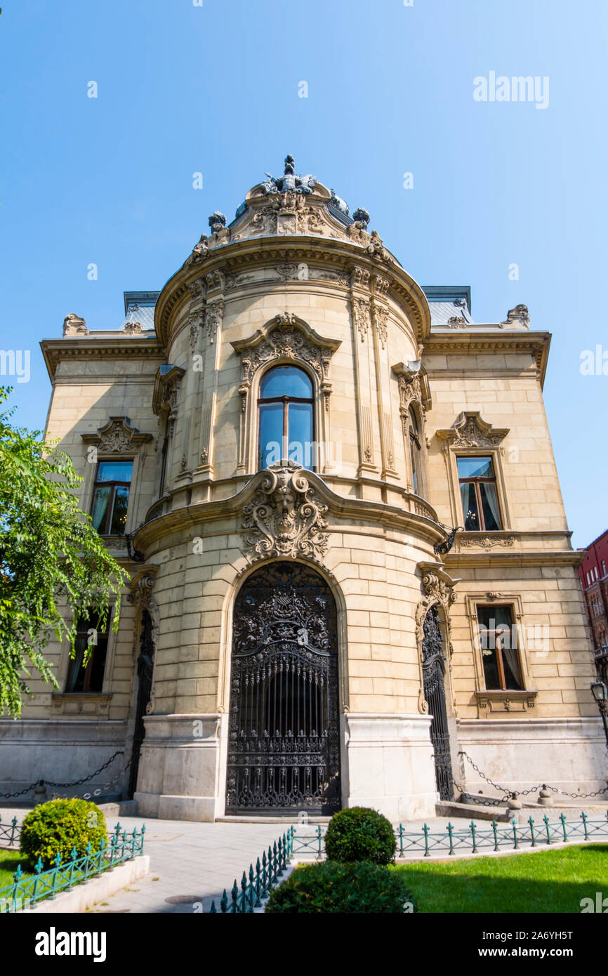 Metropolitan ervin szabo library hi-res stock photography and images ...